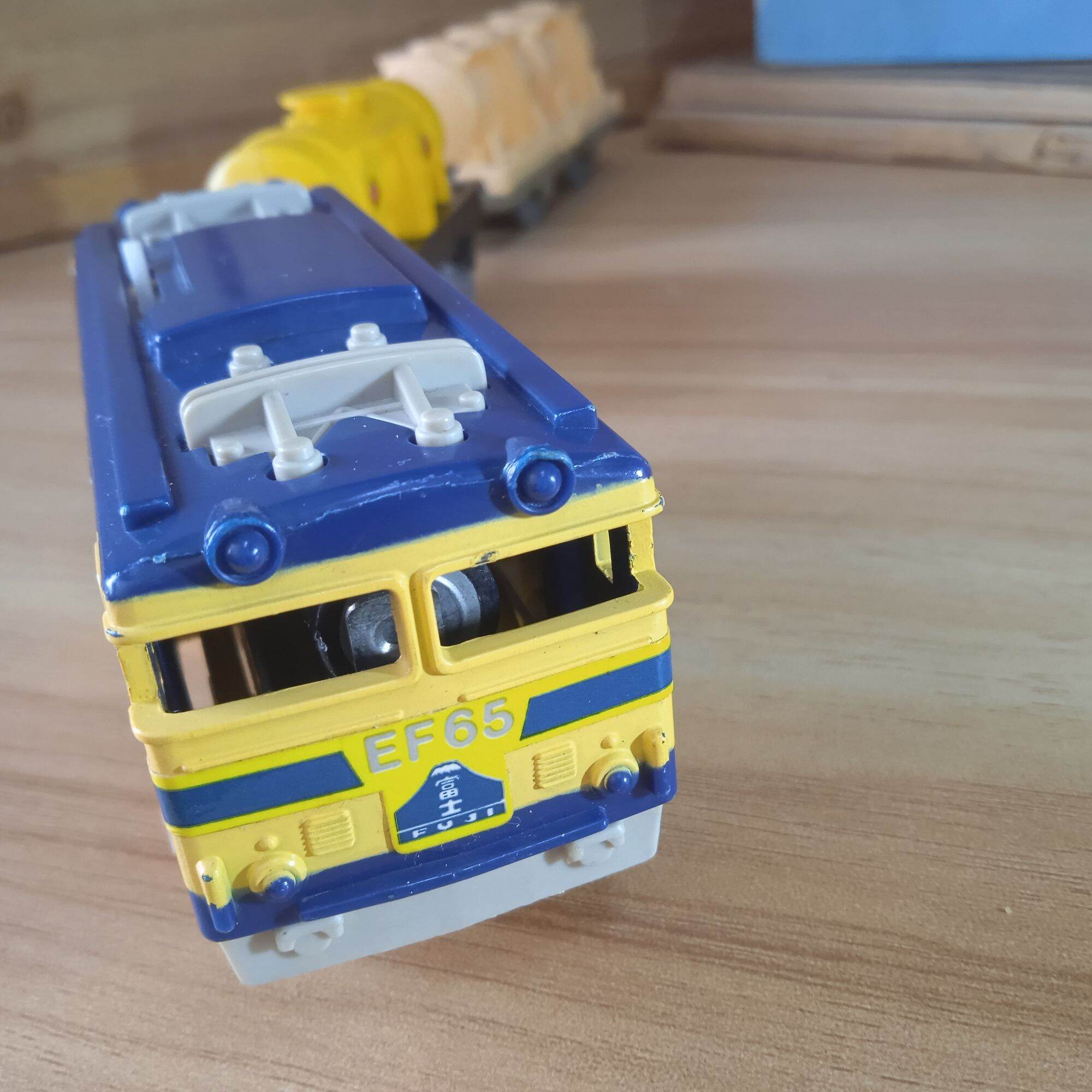 รถไฟ Tomy ขบวน EF 65 หัวลาก แรงดี ลากได้เหลายตู้ - เบนนี่ ลุงรถไฟ - ThaiPick