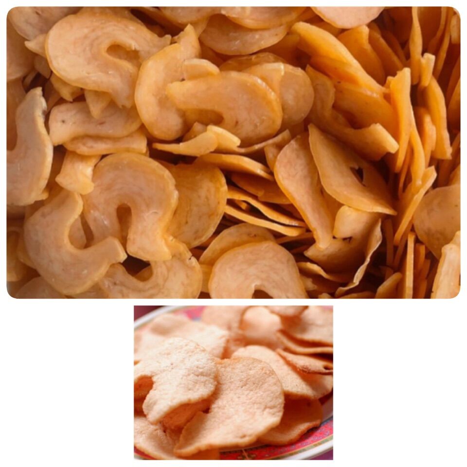 Raw Jumbo Prawn Crackers. Uncooked shrimp crackers ready to fry Great ...