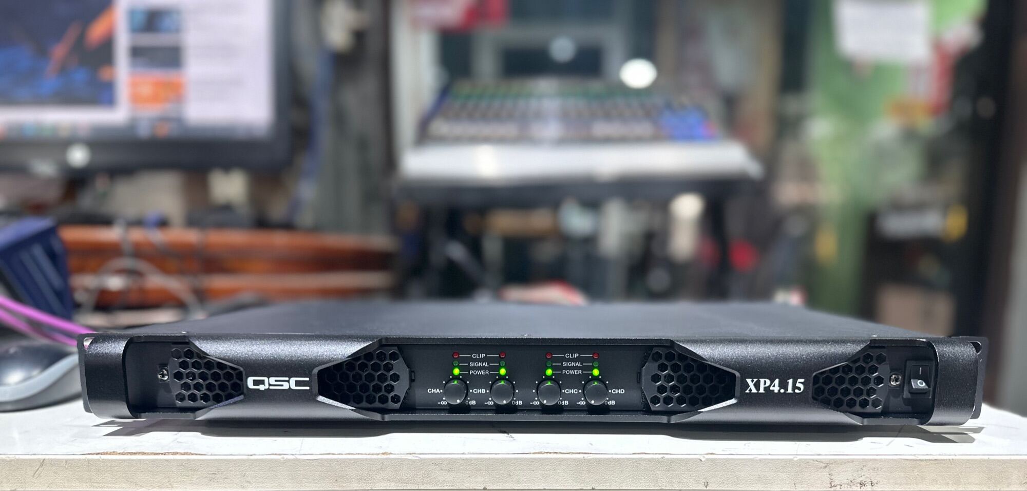 (รุ่นนิยม) QSC XP4.15 เพาเวอร์แอมป์สวิชชิ่ง 4 CH คลาส D ขับดอก 18 อย่างดุดัน วัตต์เต็ม 4*1500w ...