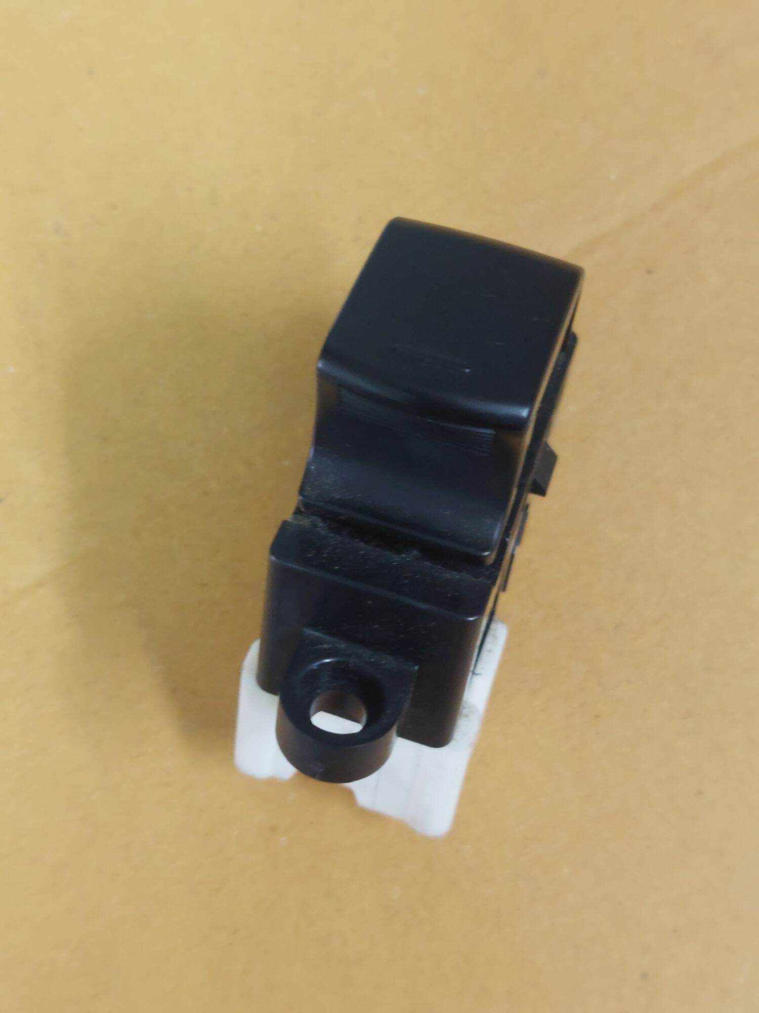 สวิตช์กระจกไฟฟ้าNISSAN นาวาร่า คาริเบอร์ มารช อเมร่า เทียน่าJ31 J32 ...