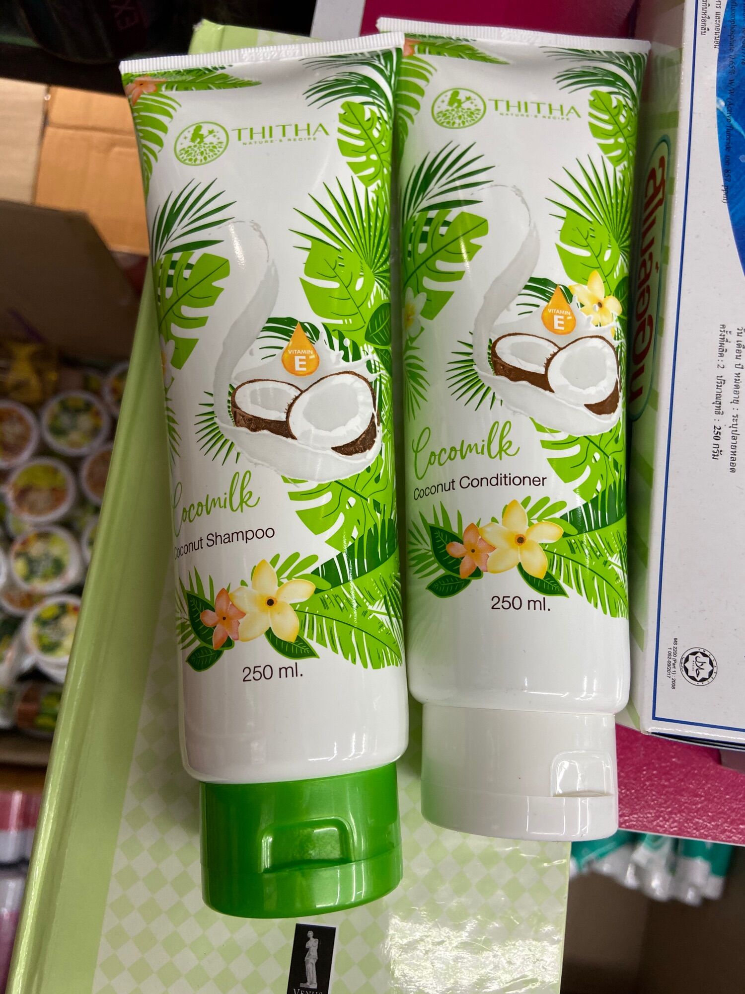2หลอด COCOMILK แชมพู + ครีมนวด แชมพู มะพร้าว โคโค่มิล Coco Milk by THITHA แชมพูมะพร้าว ขนาด 250 ...