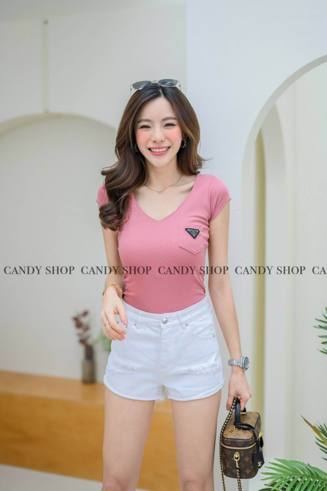 เสื้อคอวีกระเป๋าเข้ารูปงานปัก ผ้ายูนิโคล - Itsmol - ThaiPick