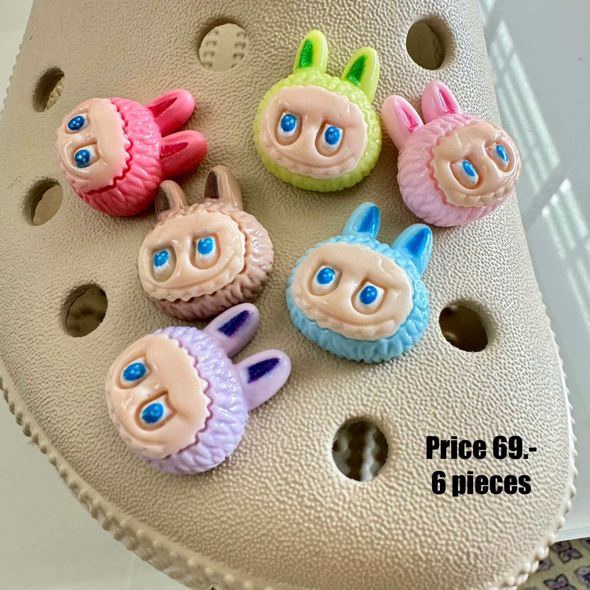 Jibbitz ตัวติดรองเท้า Crocs แบบมีรู ชุด “ น้องบู้กับM&M “ | Lazada.co.th