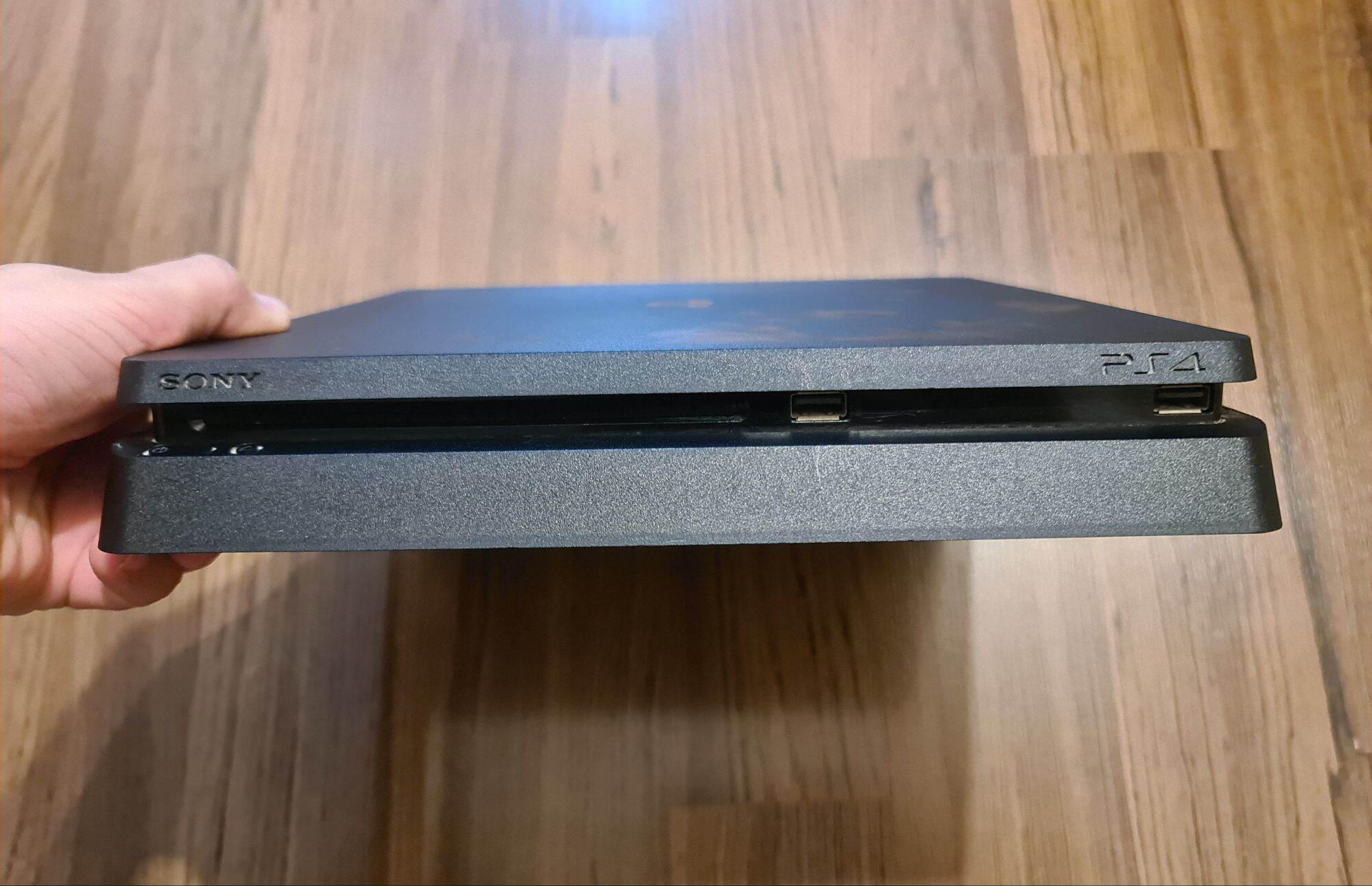 PS4 Slim 500 GB 1 จอยอุปกรณ์ครบพร้อมเล่น - Alin in wonder game - ThaiPick