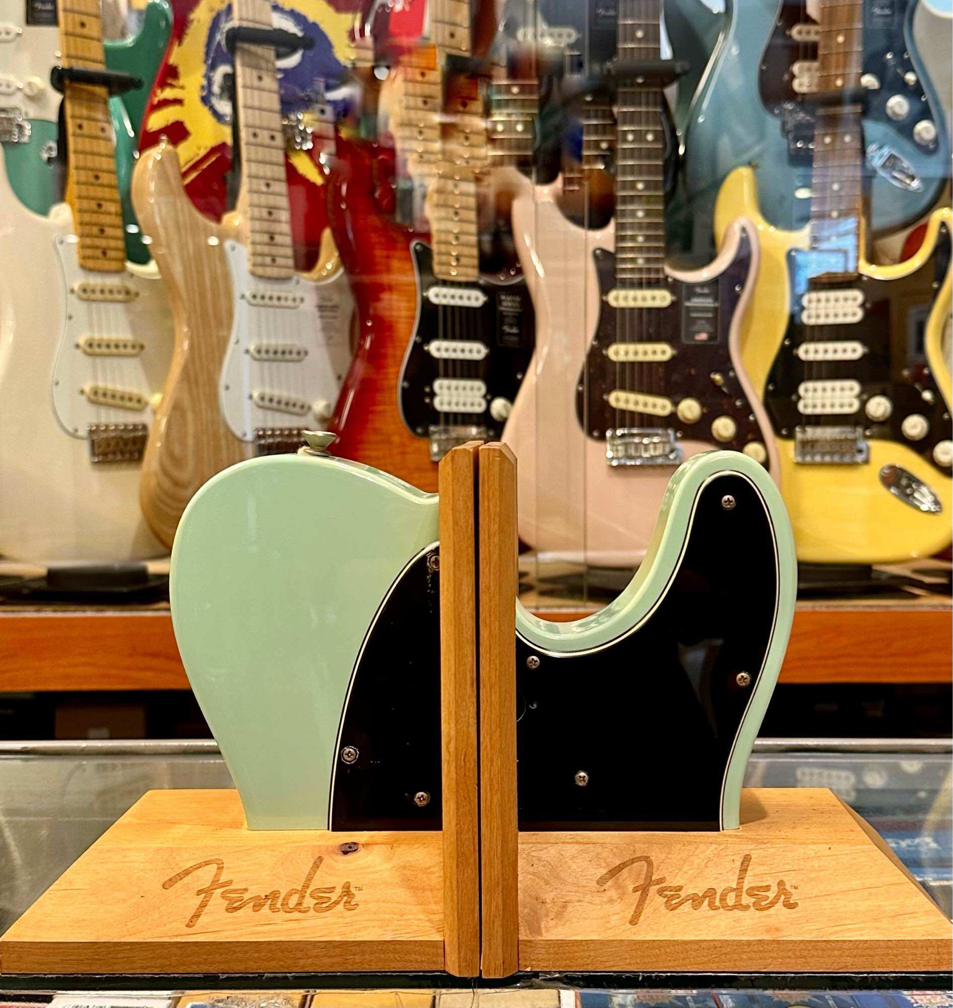 Fender Tele Body Bookend ที่กั้นหนังสือ บอดี้กีต้าร์ทรงเทเล | Lazada.co.th
