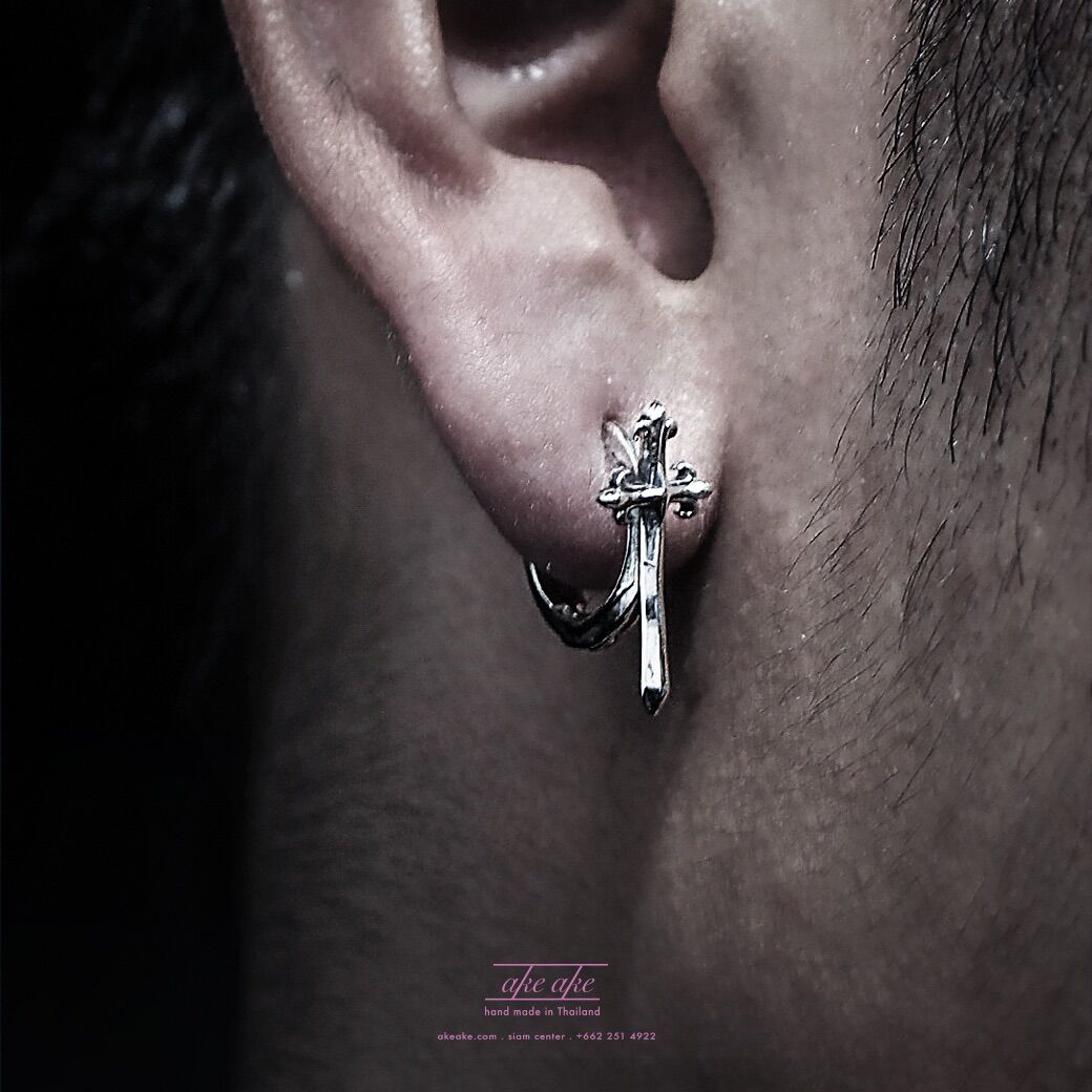 ake ake Prophets Calibur Huggie Earring ต่างหูเงินแท้ 925 แบบห่วงกริ๊ก ...