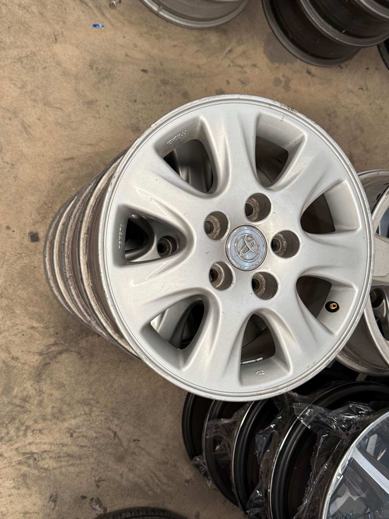Toyota Camry Alloy Wheels, 15 Inch Rims, 5 Holes, 114, Price Per Wheel ...