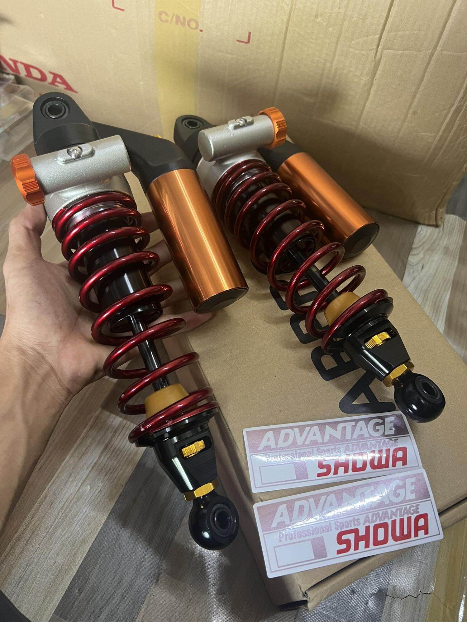 โช๊คหลัง SHOWA (โชว่า) Tech-4 แกนดำสปริงแดงแก้ว Wave ทุกรุ่น ยาว330mm ...