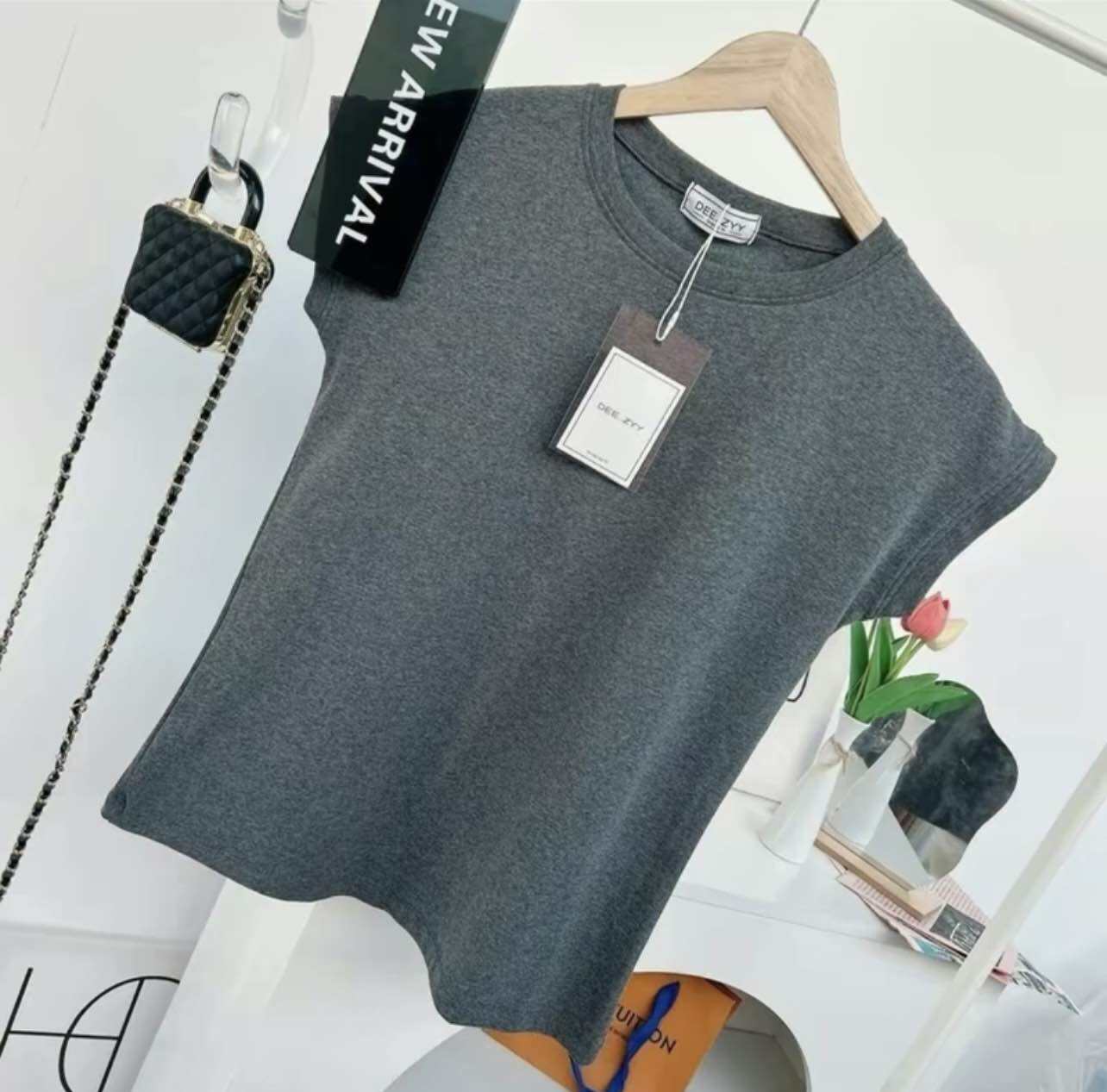 029 พร้อมส่ง* เสื้อยืด คอกลม(แขนขอบ) ผ้ายูนิ้วโคล่ ใส่ทับในก้สวยเนื้อยืดนุ่มละมุนผิว ป้าย DEE ...