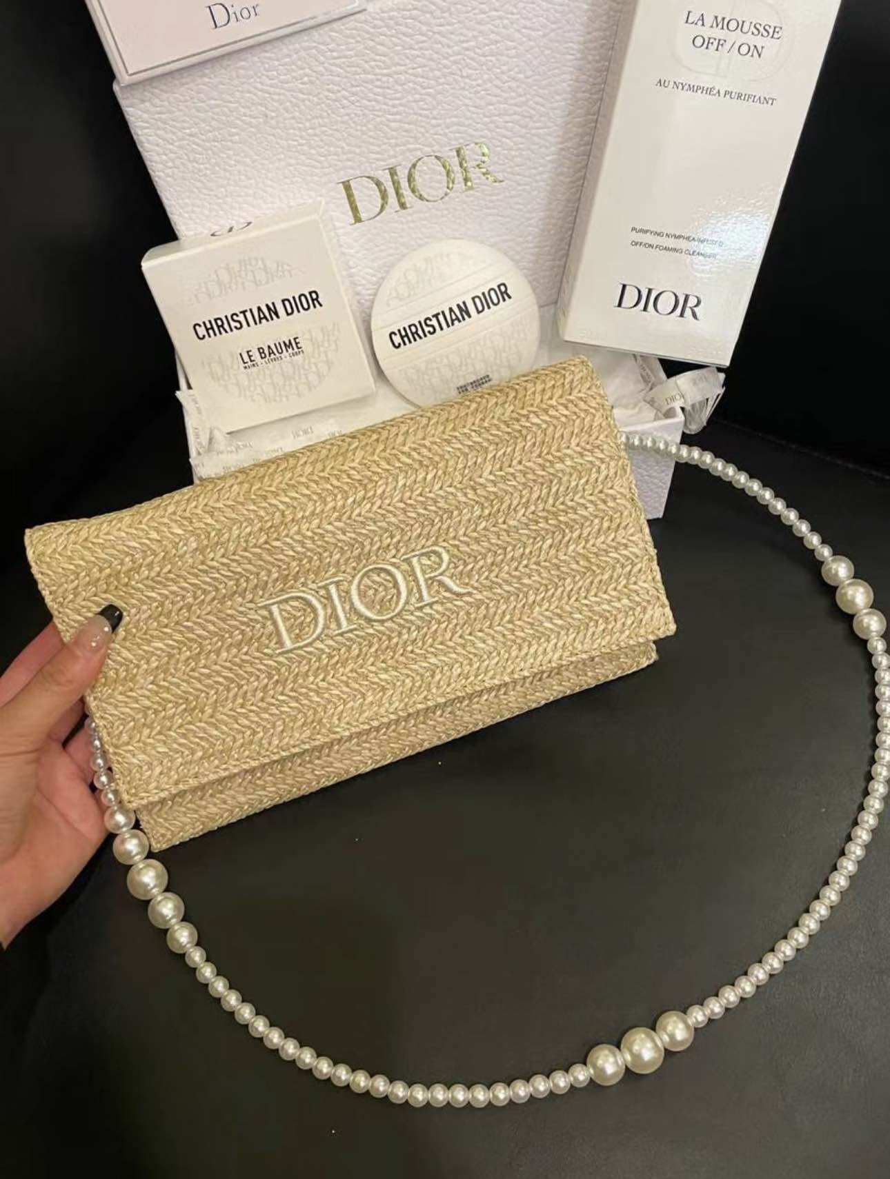 กระเป๋าเครื่องสำอางค์ Pouch Dior 2023 - TOILLY PREMIUM’S - ThaiPick
