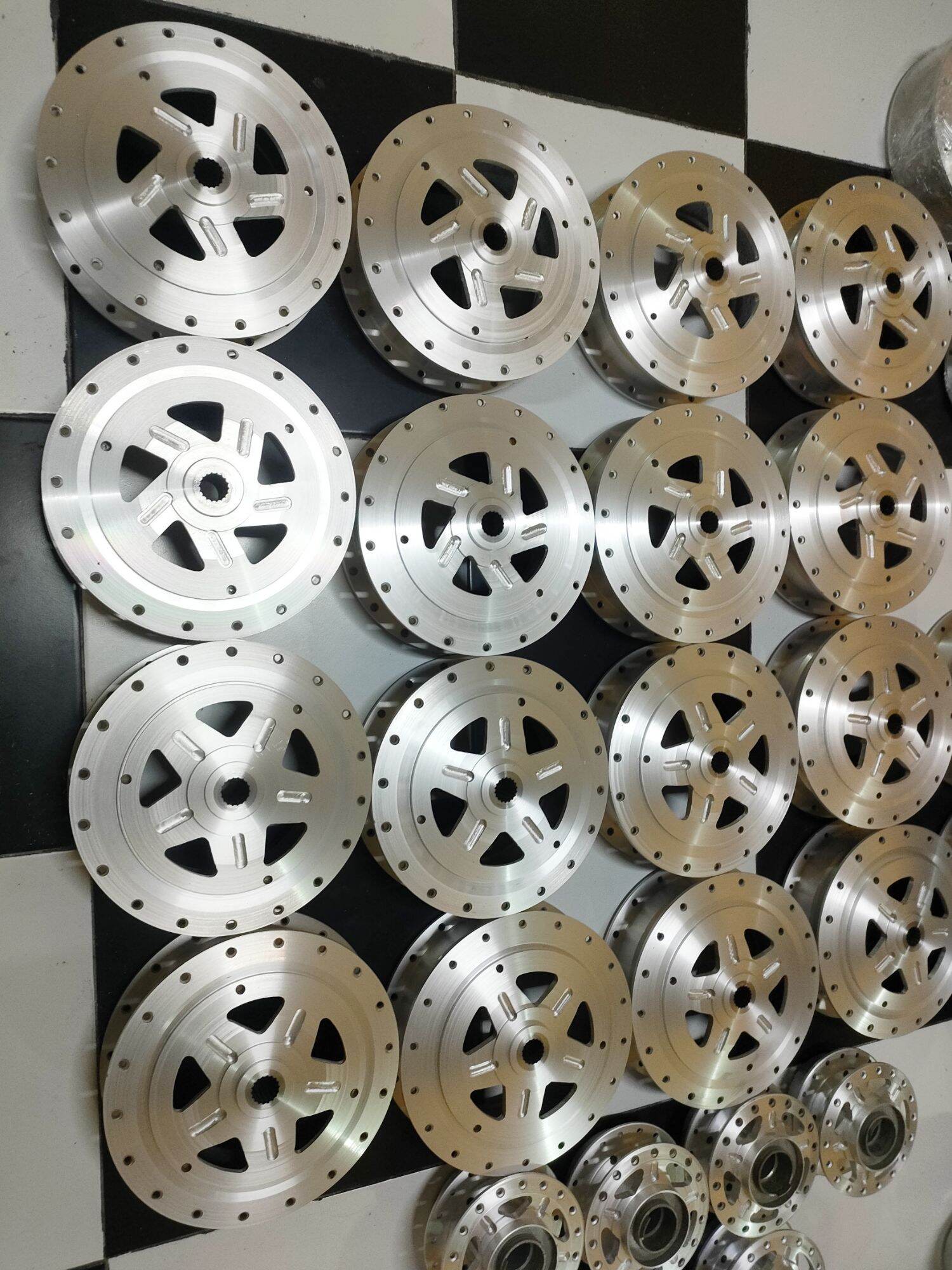 ดุมแท้ มีโอ ฟีโน่ แบบเดิม5VV แบบเจาะ (หน้า-หลัง) - James2Valve shop ...