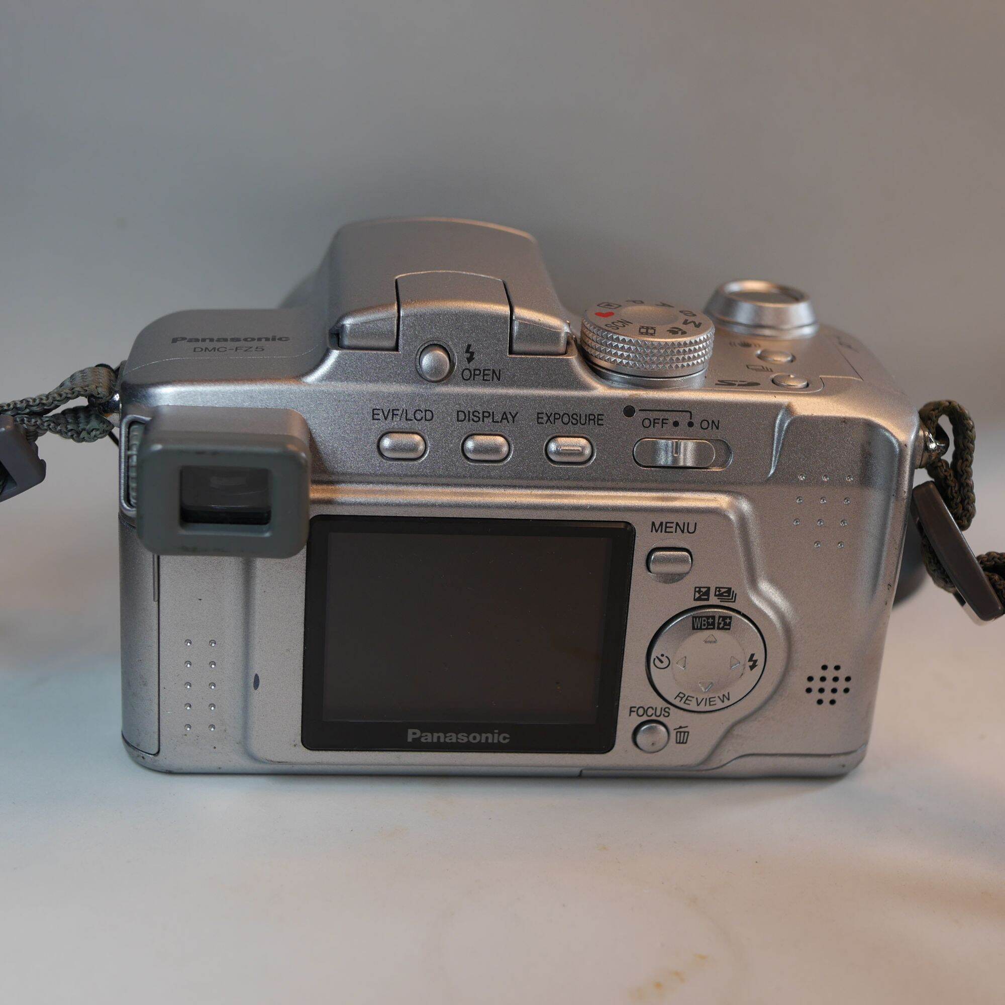 Panasonic Lumix FZ5 digital camera - Old man shop - ThaiPick