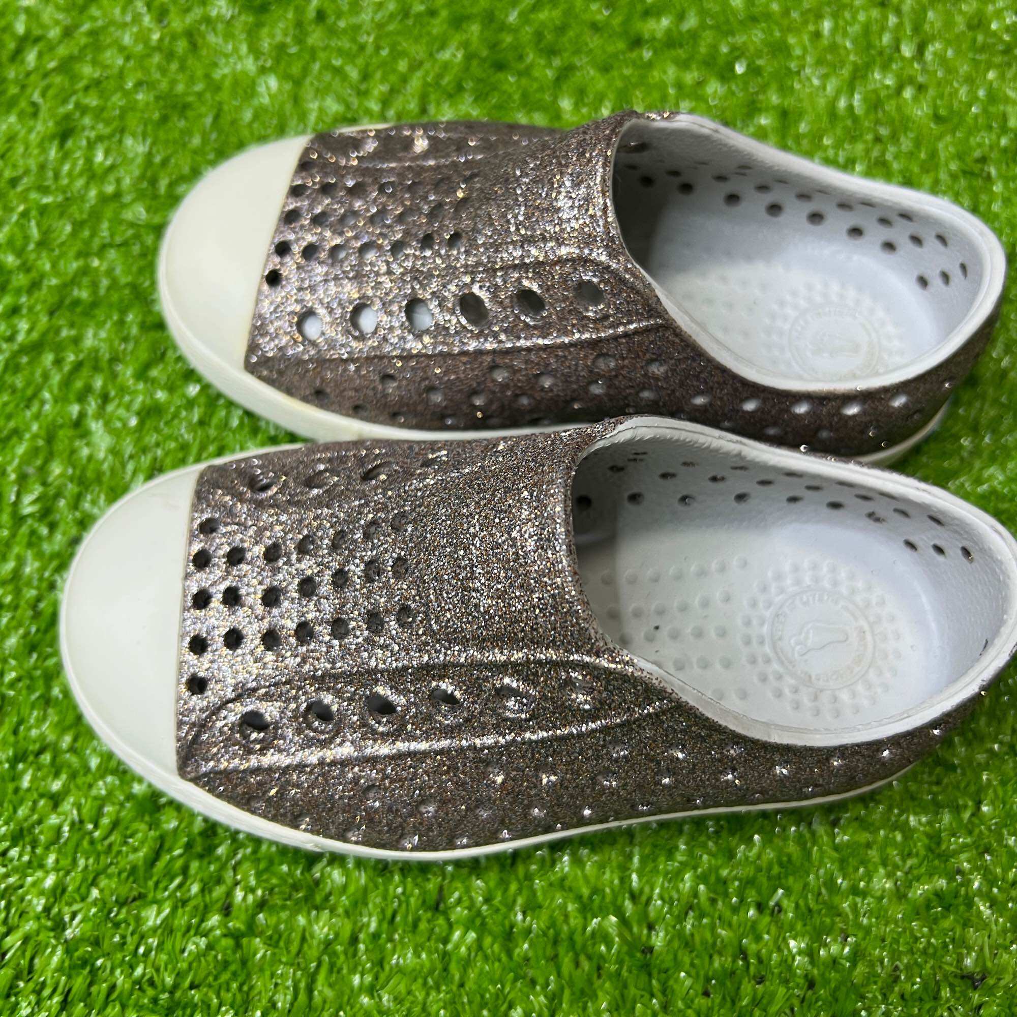 รองเท้าเด็กมือสอง (Native) - Nishcha Shop - ThaiPick