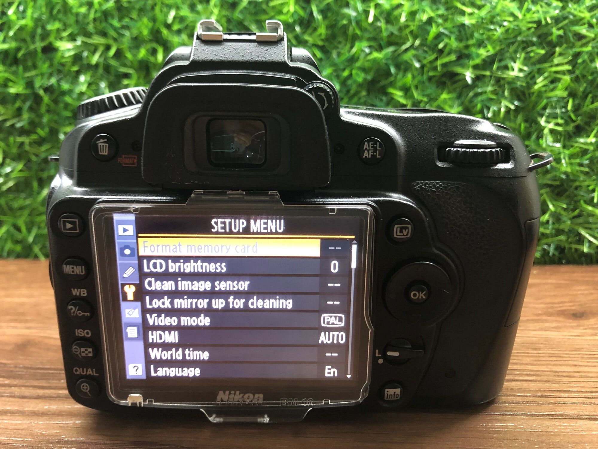 Nikon D90 - A two hands - ThaiPick