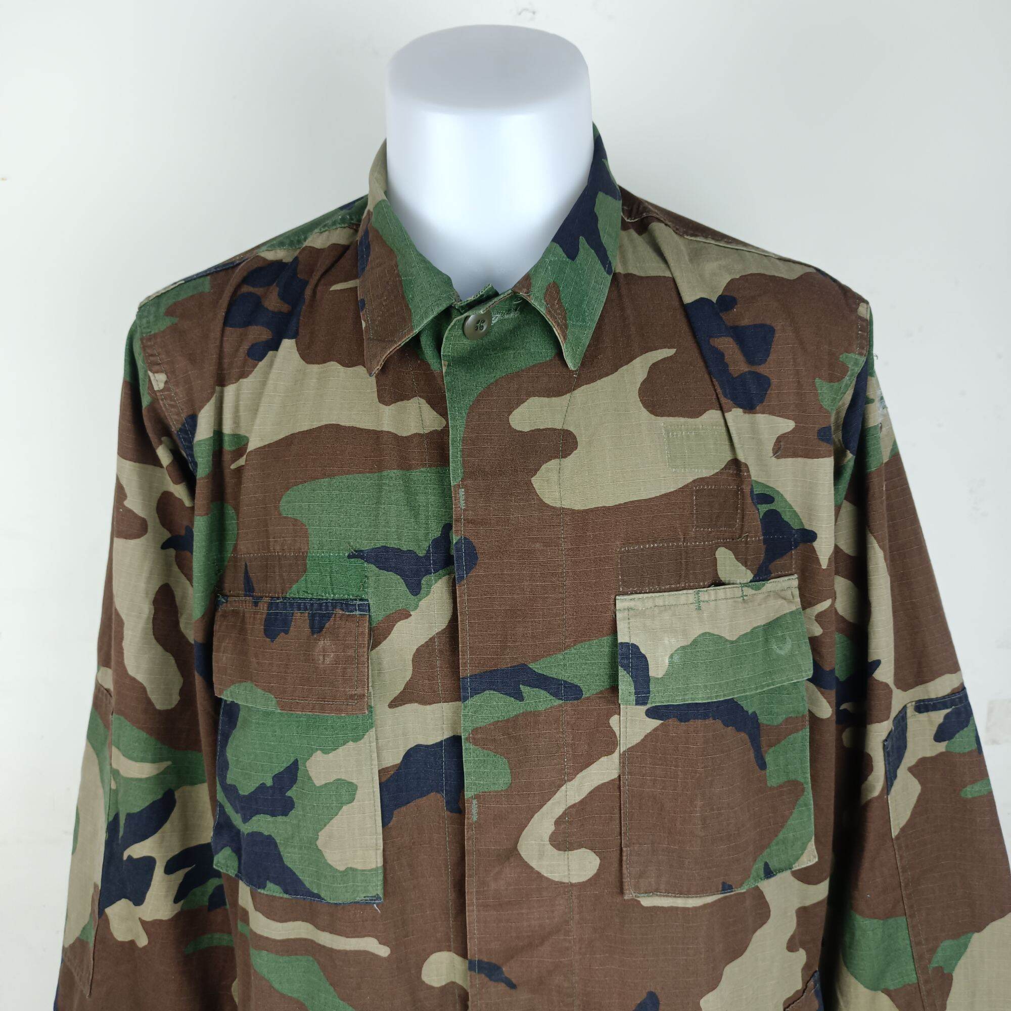 Y106 เสื้อกองทัพสหรัฐ(ของแท้) อก48ลายWoodland ผ้าก้างปลา(อ่านรายละเอียด ...