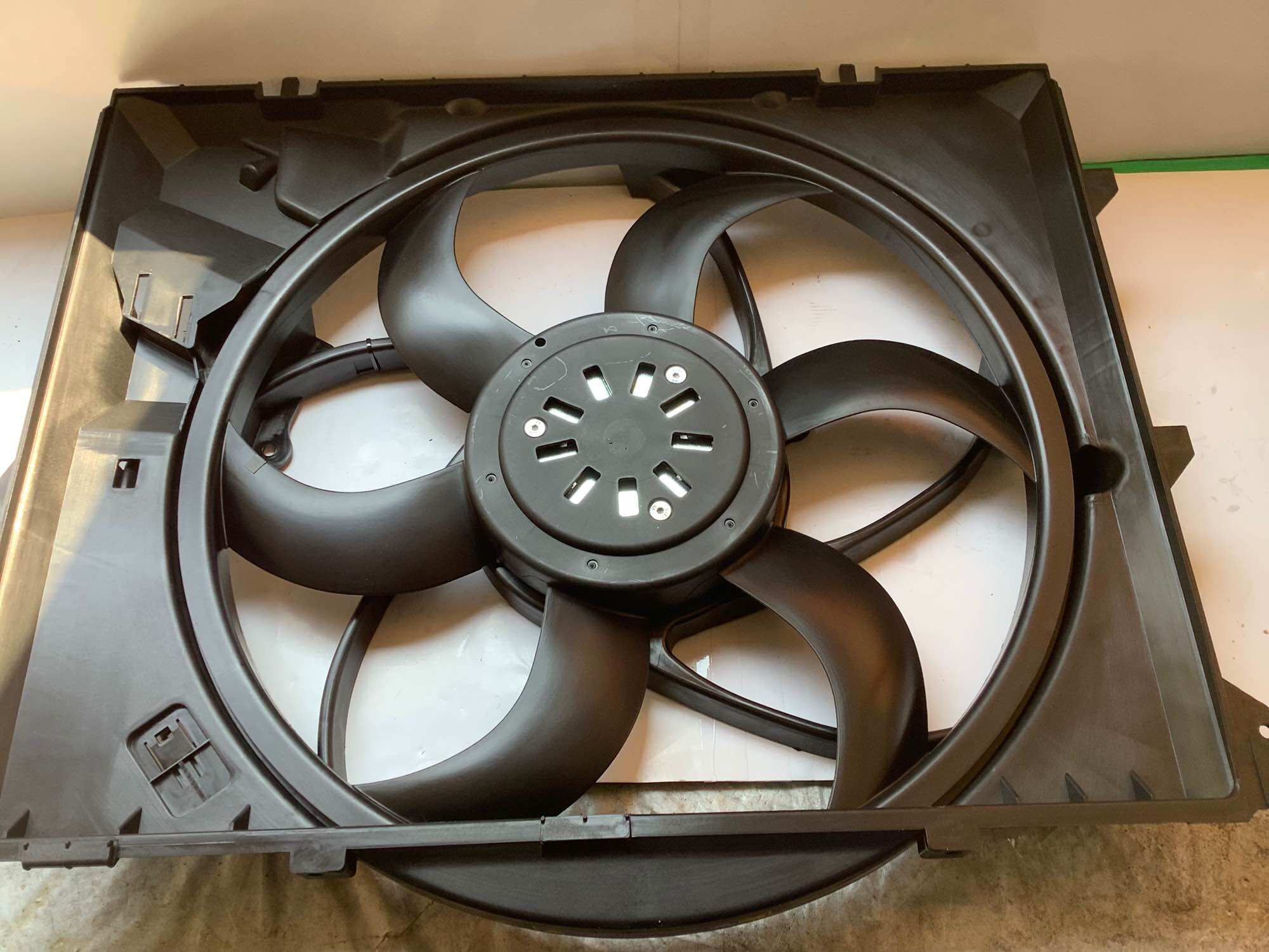 พัดลมไฟฟ้า BMW E90,E87,E88,E84, Part no. 17117590699 | Lazada.co.th