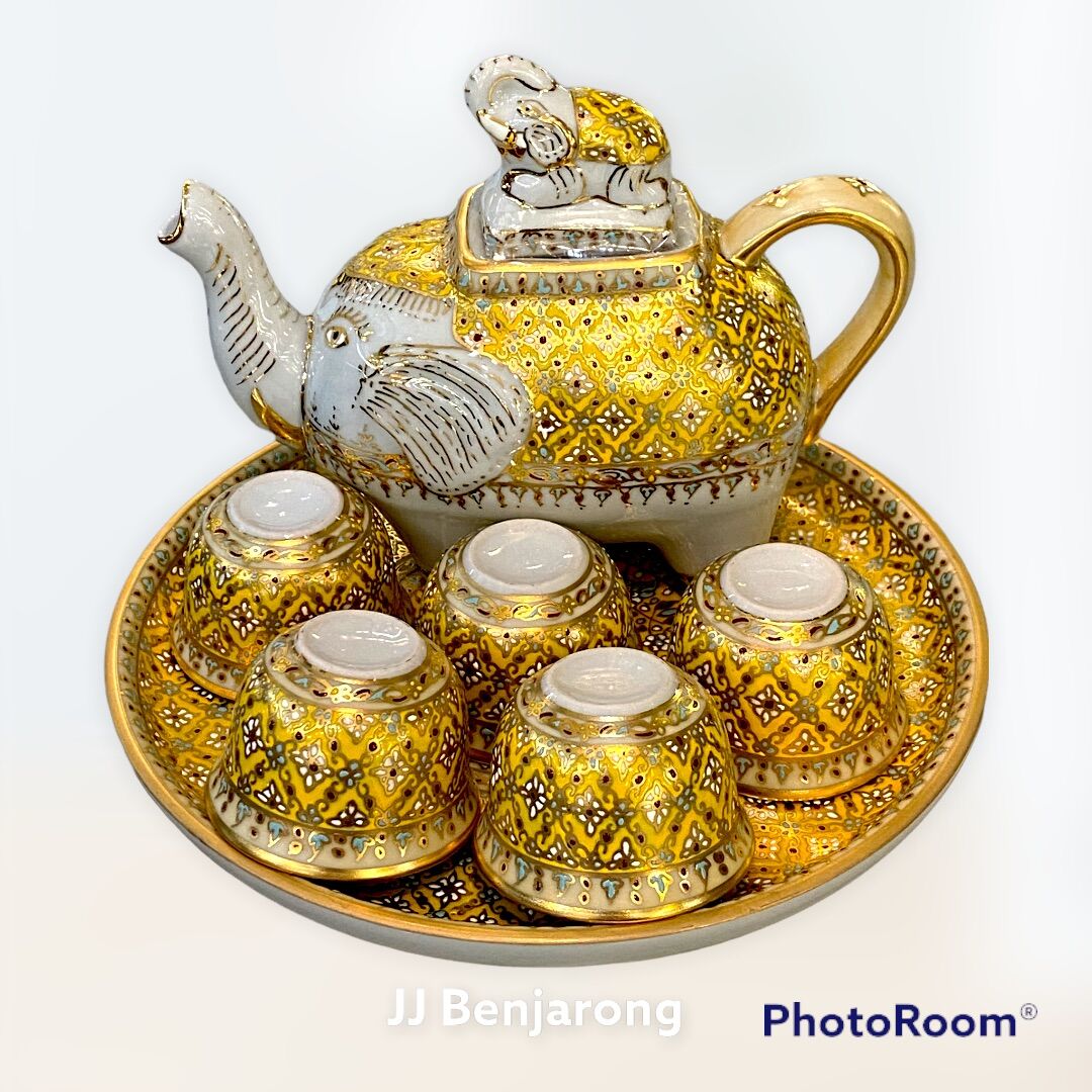 ชุดกาทรงช้างเบญจรงค์พร้อมกล่องผ้าไหม Elephant shaped Tea Set with Five ...