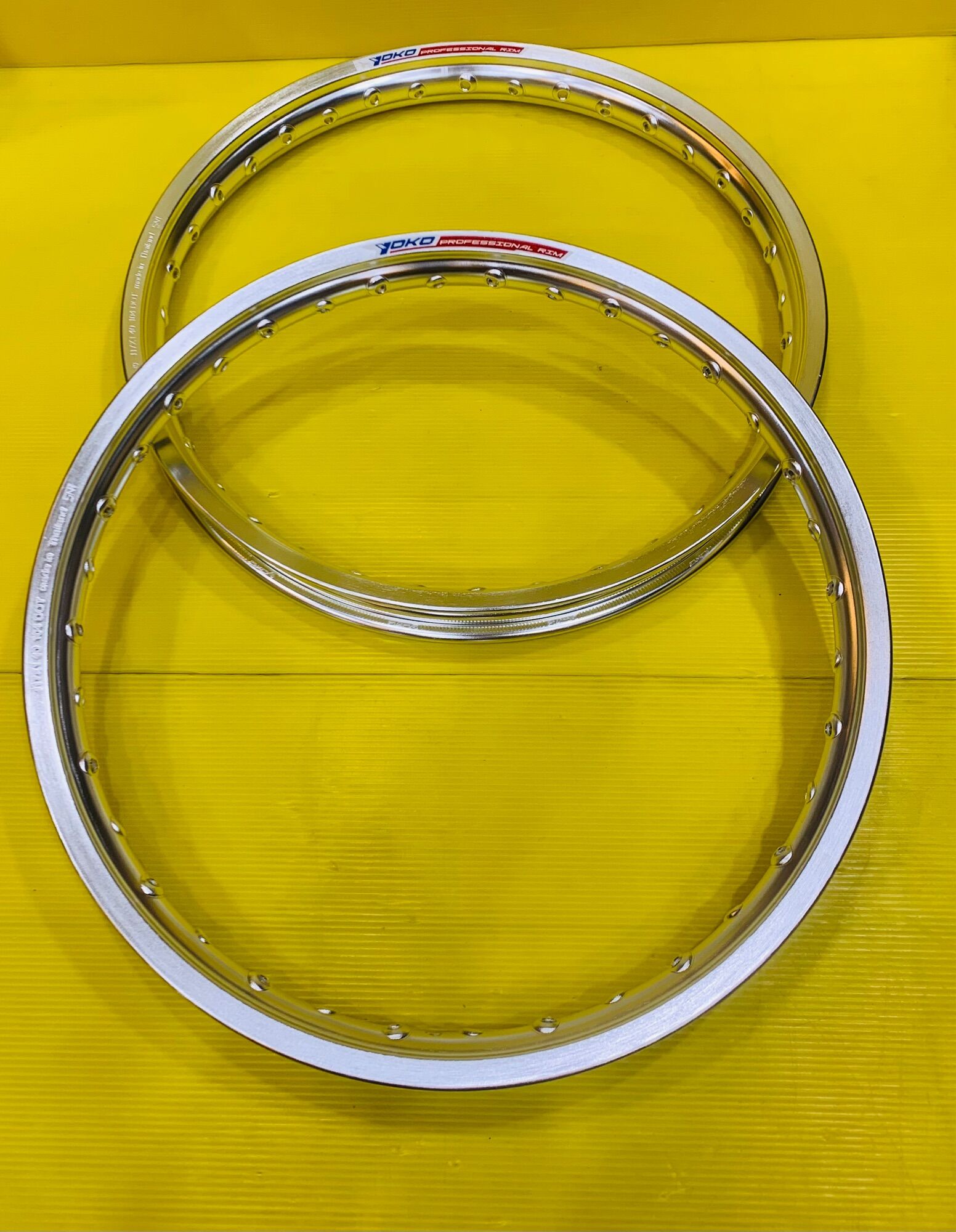 วงล้อ Yoko ขอบเรียบ สีเงิน (Silver) 1.40x17 YOKO - FF motor 2020 - ThaiPick