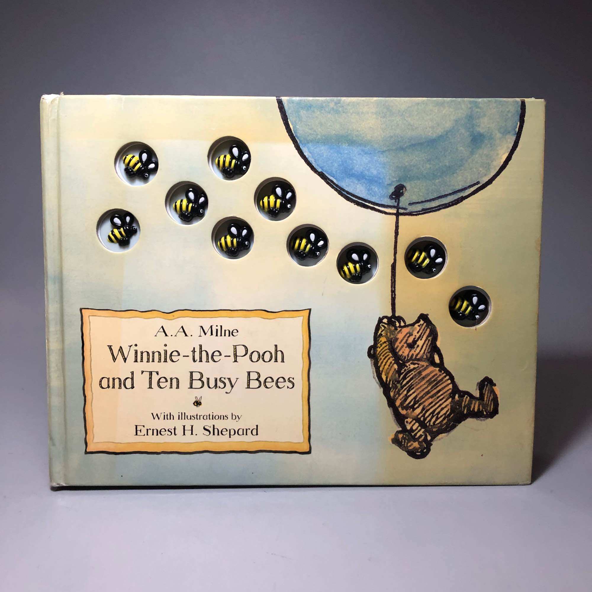 หนังสือ Winnie the Pooh and Ten Busy Bees | Lazada.co.th