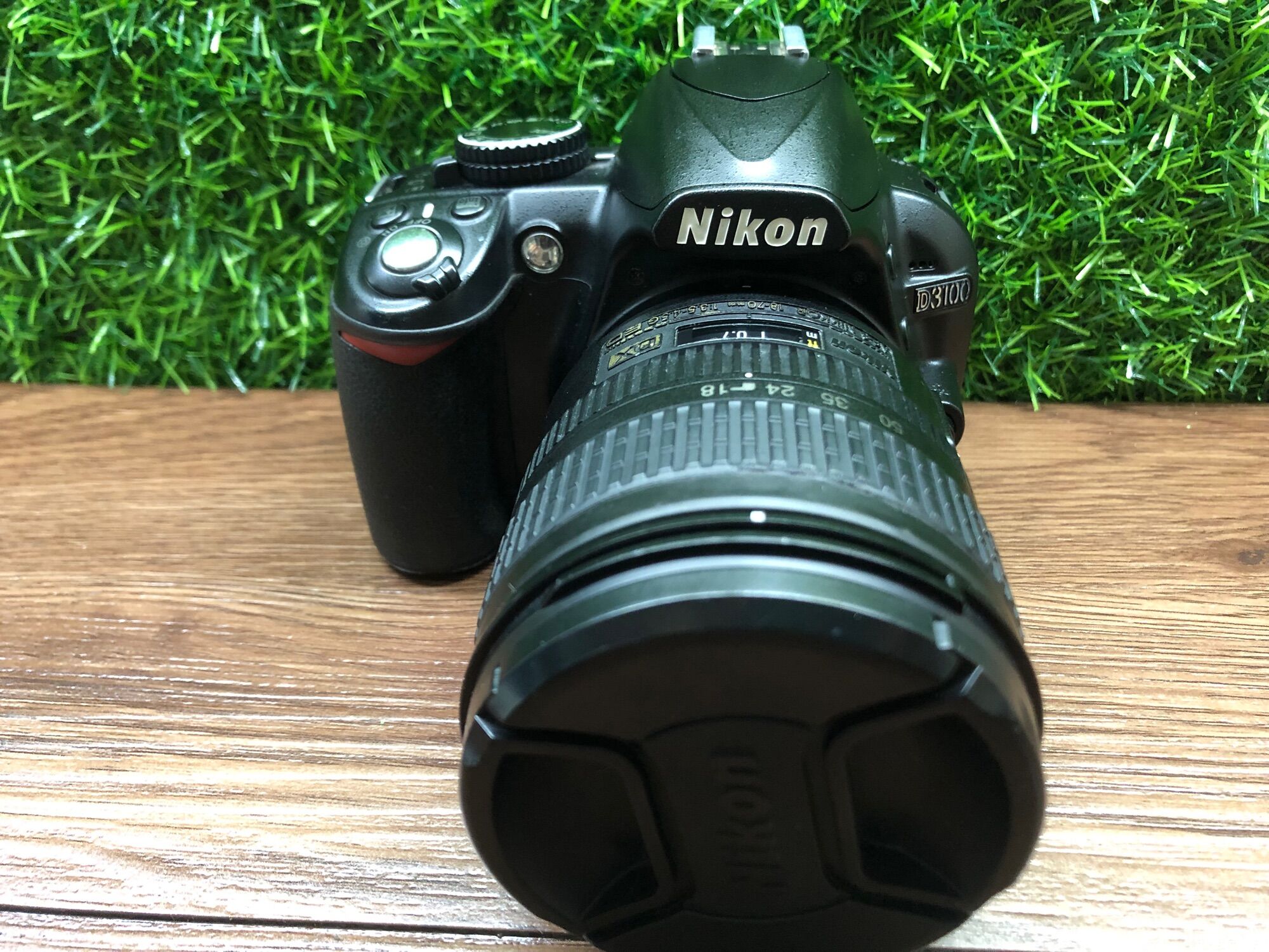 Nikon D3100 - A two hands - ThaiPick