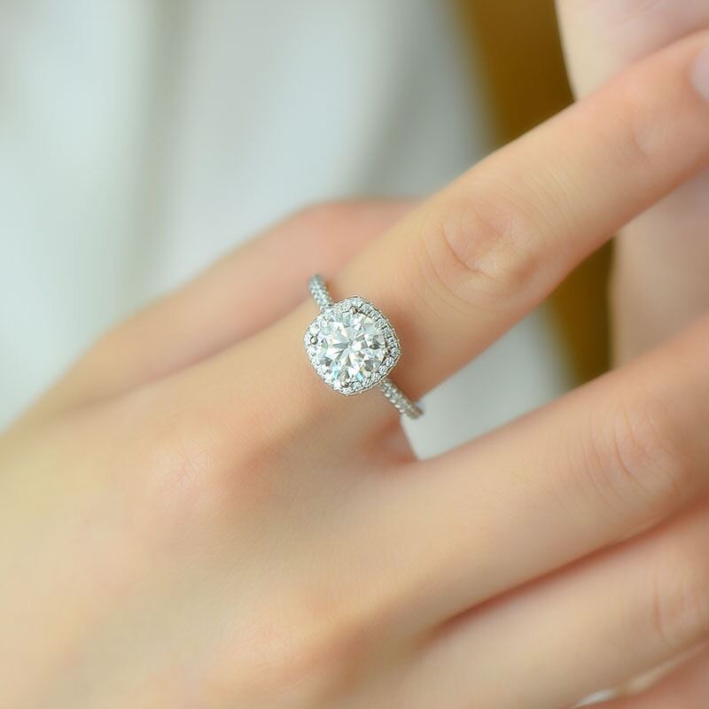 แหวนเพชรสังเคราะห์ เหลี่ยม (HA) 2 กะรัต เงินแท้ 92.5 ล้อมเพชร 10 ตังค์ ...