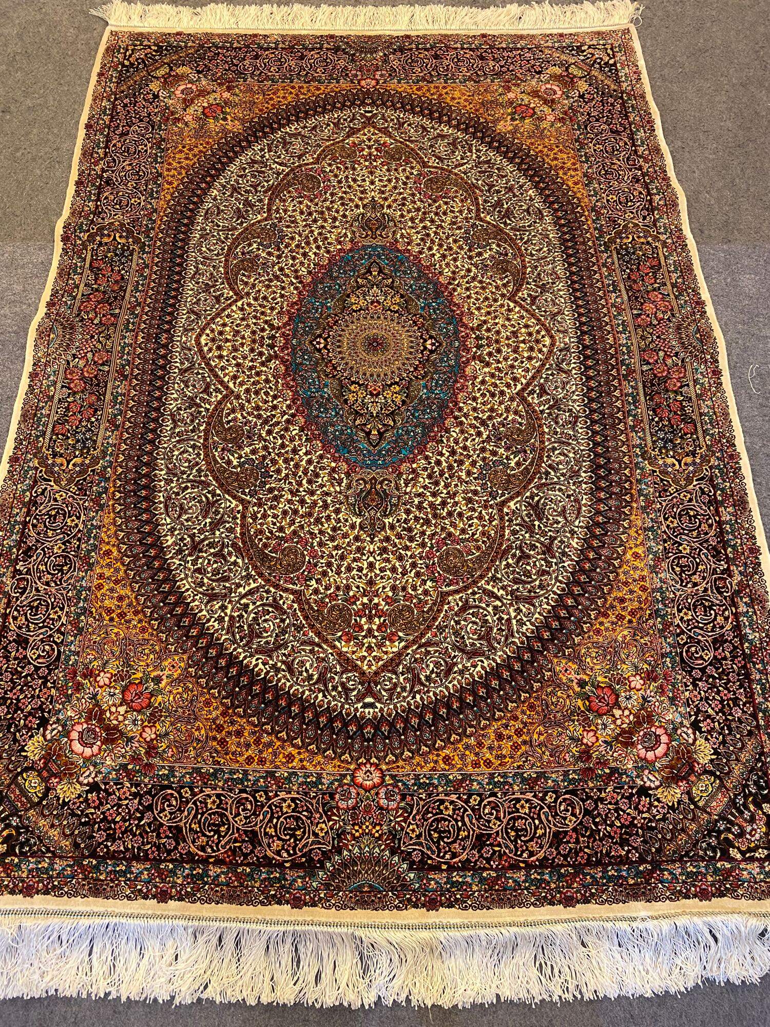 Fine Persian Gumadi design Silk rug high knotting silk pile on silk ...