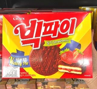 คราวน์บิสกิต ขนมเกาหลี รส ช็อคโกแลต สอดไส้สตอเบอร์รี่ 216กรัม crown ...