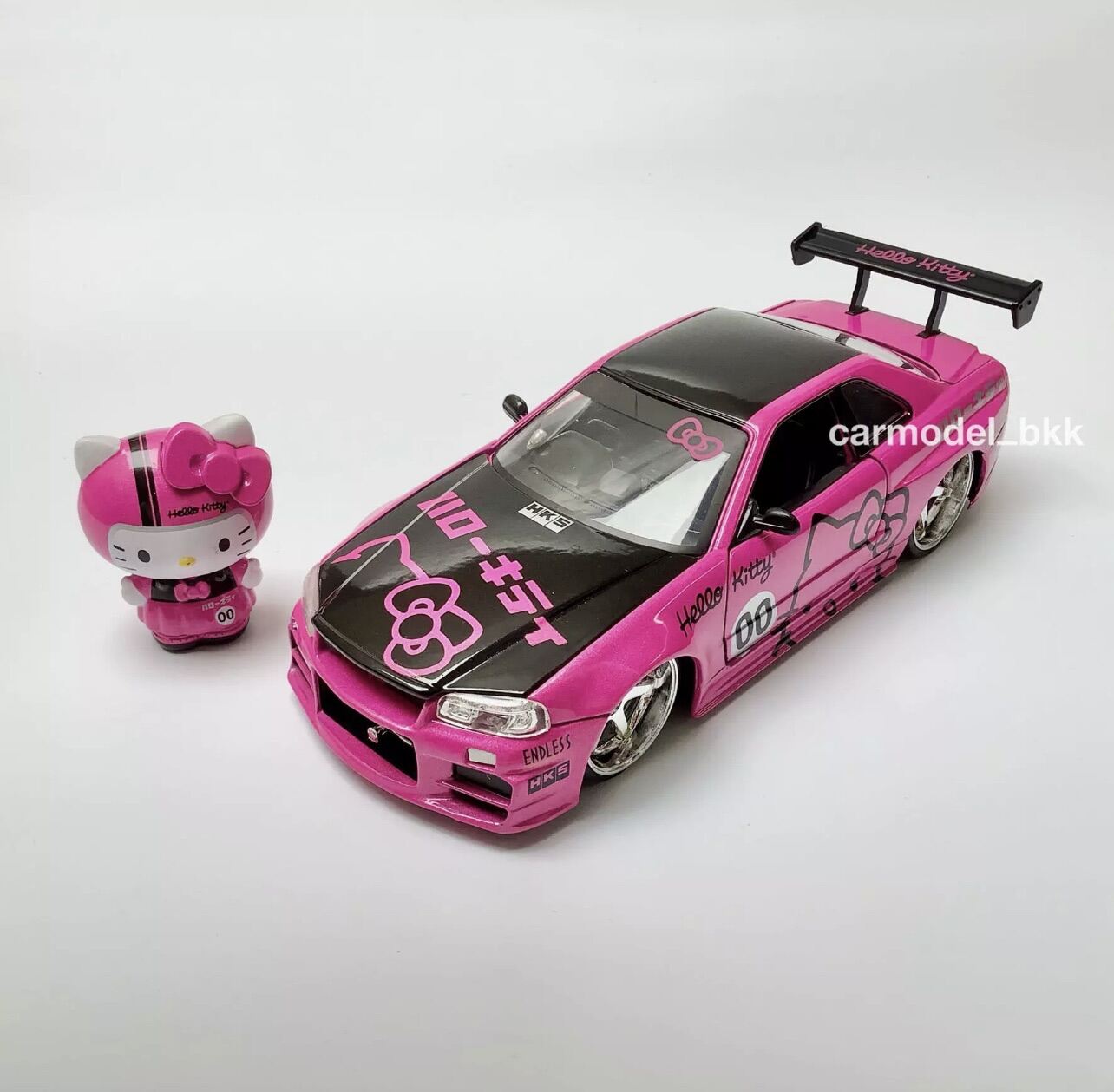 1:24 Hello Kitty & 2002 Nissan Skyline GT-R (BNR34) (Hello Kitty) [JADA ...