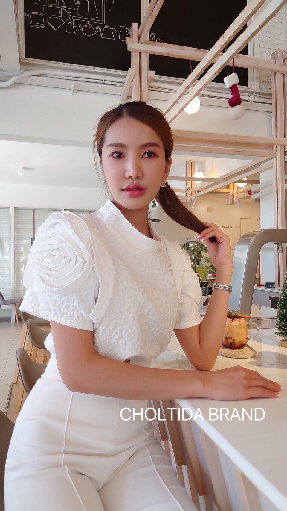 เสื้อแขนกุหลาบ คอกลม ลายใบไม้ choltida | Lazada.co.th