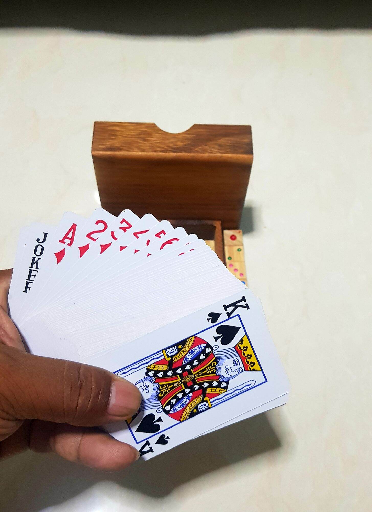 กล่องไม้ใส่ไพ่และลูกเต๋า ของเล่นไม้เสริมทักษะ เหมาะสำหรับเด็กอายุ 4 ปีขึ้นไป | Lazada.co.th