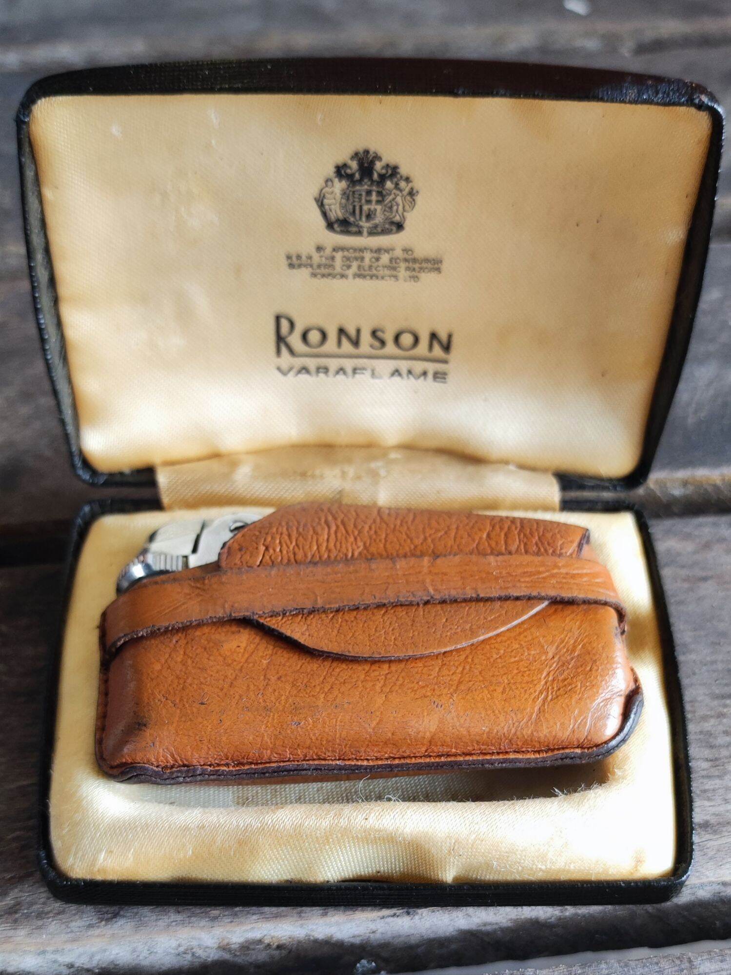 ไฟแช็ค RONSON (MADE IN ENGLAND) ชำรุด งานเก่าอุปกรณ์ครบ กล่อง ซองหนัง ...