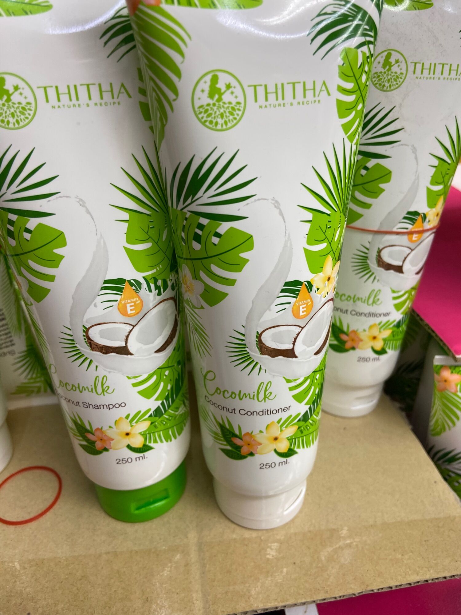 2หลอด COCOMILK แชมพู + ครีมนวด แชมพู มะพร้าว โคโค่มิล Coco Milk by THITHA แชมพูมะพร้าว ขนาด 250 ...