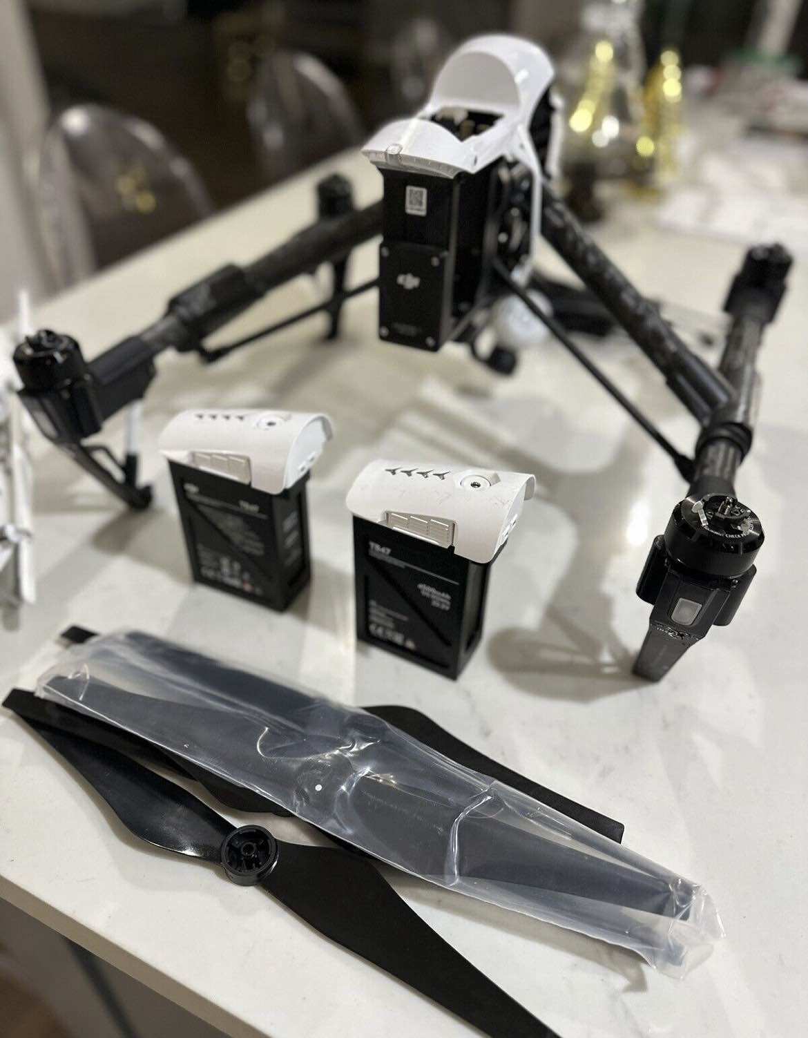 DJI Inspire 1 (T600) Drone w4K Camera 3-Axis Gimbal 2 Controllers 2 ...
