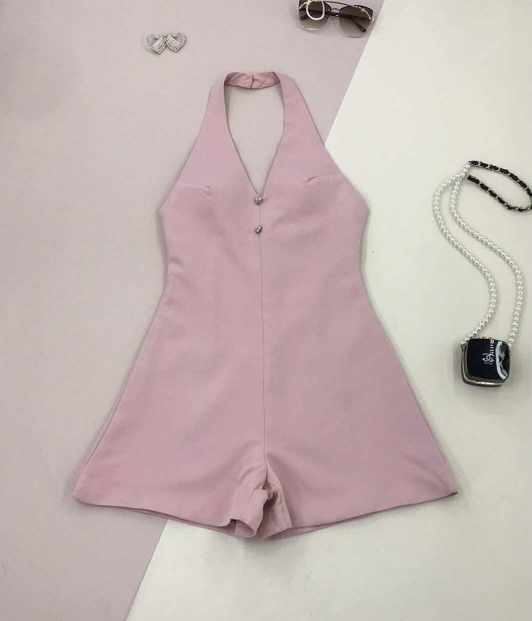 ELSA Y047 จั๊มกางเกงขาสั้นแขนกุดคอวีคล้องคอโชว์หลังแต่งกระดูมหัวใจ เรียบหรูดูแพงเซ็กซี่ ใส่ ...