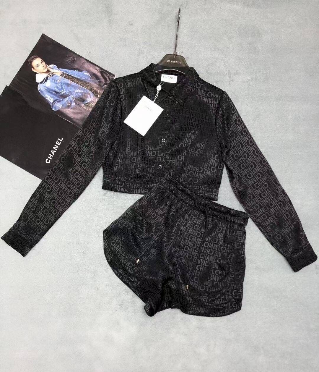 ชุดเซ็ต CHANEL LOGO SILK CROP SHIRT WITH SHORT - MixASale