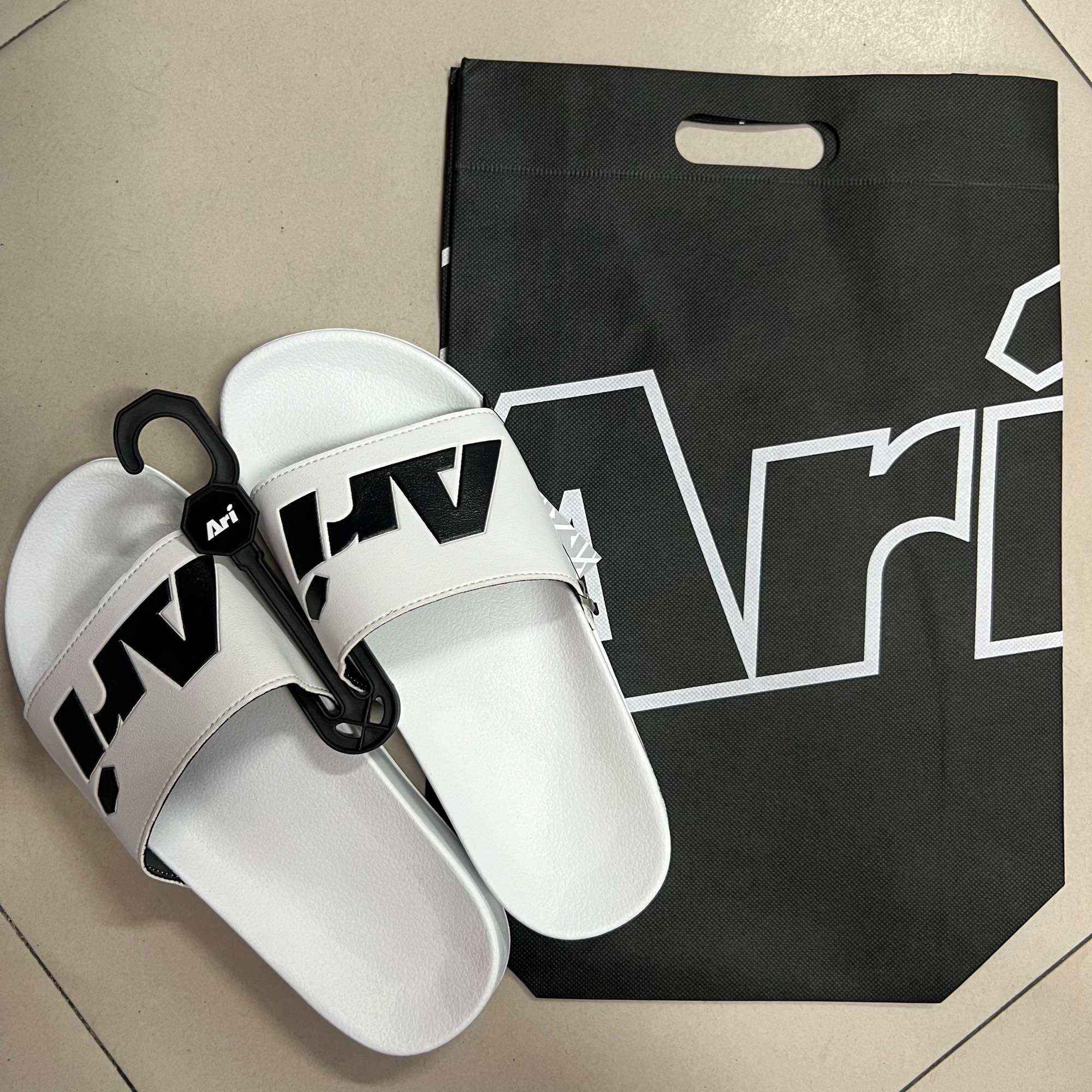 รองเท้าแตะ ARI SLIDE SANDALS ของแท้ | Lazada.co.th