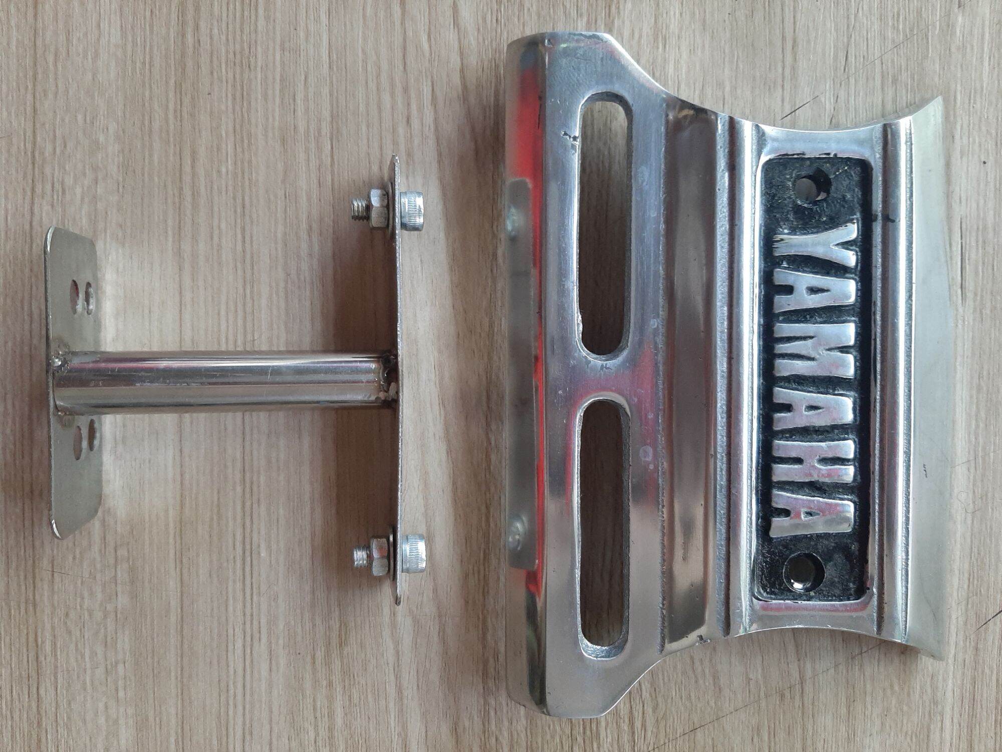 Logo หน้า Yamaha ทำจากอลูมิเนียมอย่างดี พร้อมขายึดสแตนเลส สวยงาม ...