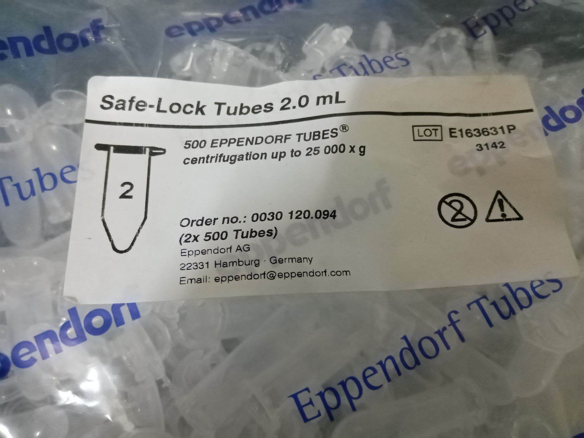 หลอดเก็บตัวอย่าง safe-lock tubes 2.0 ml. eppendorf 900 หลอด ถุงมีตำหนิอ่านรายละเอียดก่อนซื้อครับ ...
