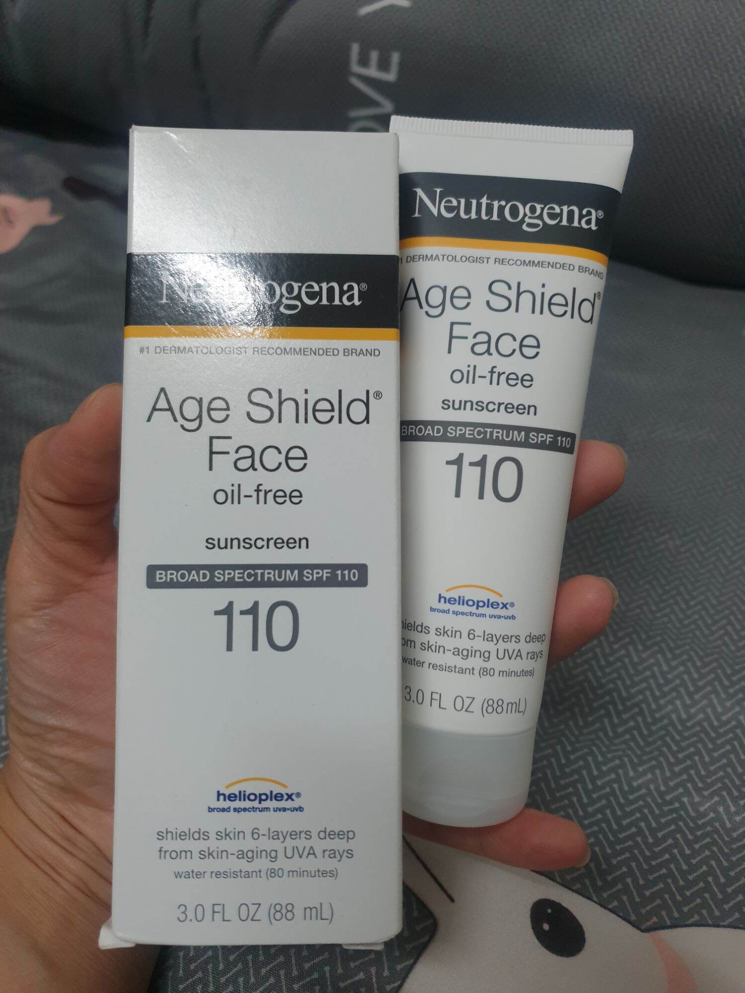 Neutrogena Age Shield Face Oil-Free Sunscreen Broad Spectrum SPF 110 ...