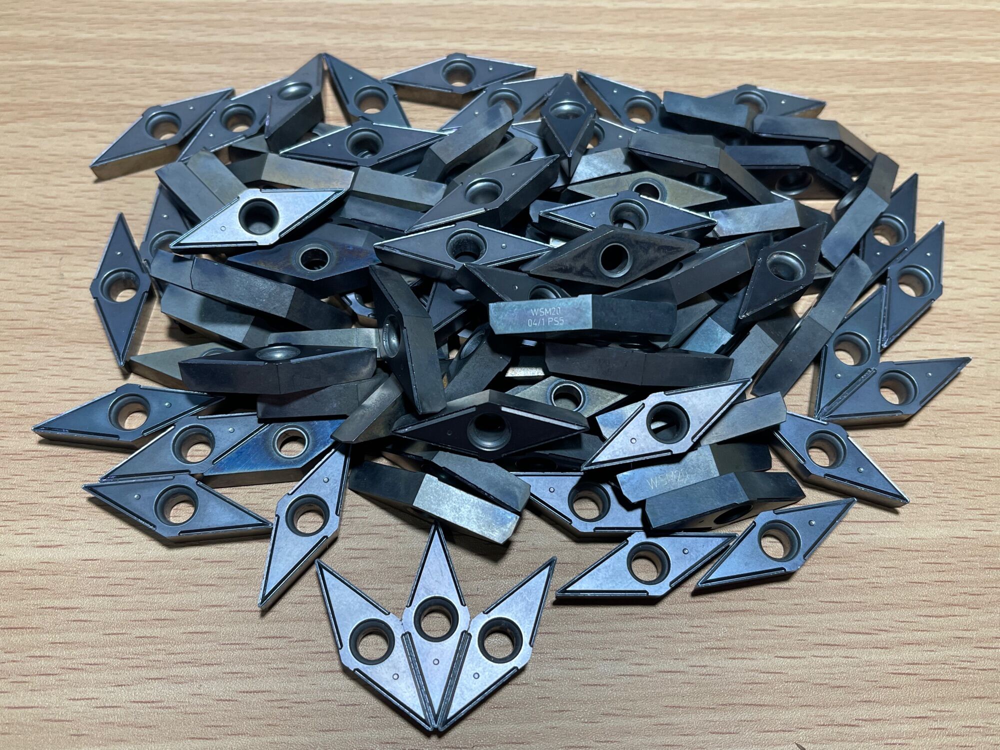 เม็ดV16 ( r04 ) Walter (วอเทอร์) เยอรมัน งานเหล็กแข็ง เหนียว กลึงบุก กลึงทนๆ กลึงสวยๆ ( ขายเป็น ...