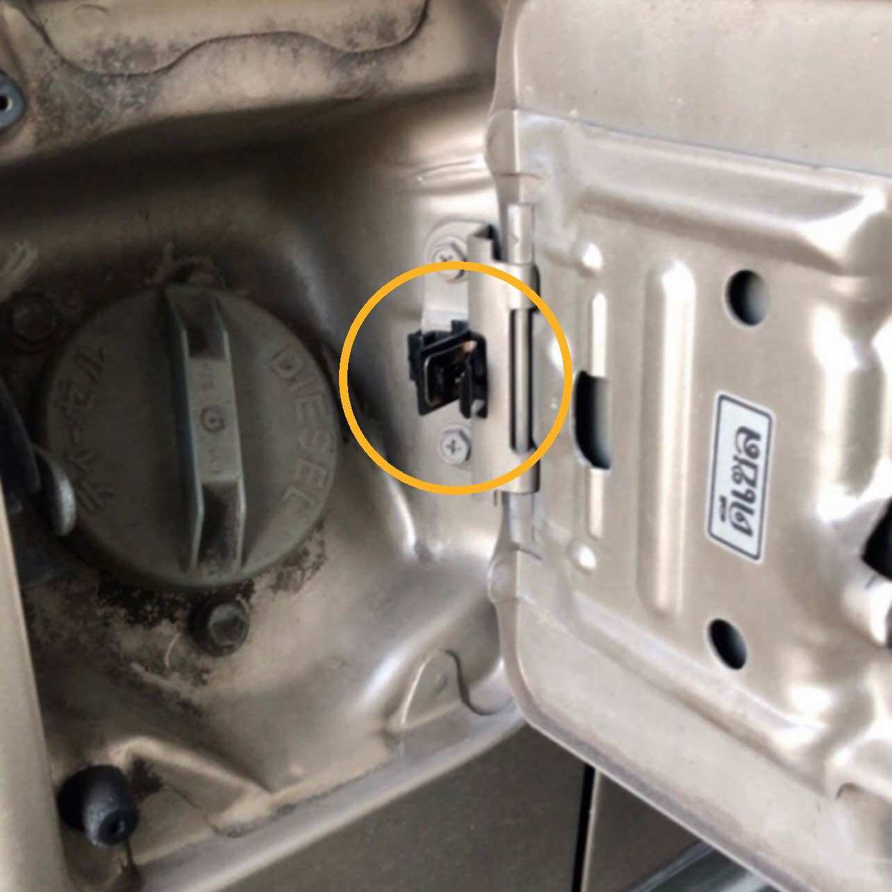 แท้ศูนย์ 💯% สปริงฝาถังน้ำมัน Toyota Hilux Tiger D4D รุ่น 4 ประตู (ARE ...