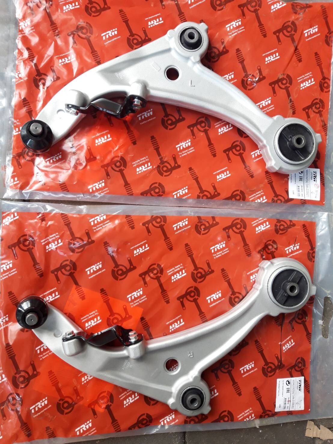 ปีกนกล่างNissan teana J32 ยี่ห้อTRW ปี2008-2013 | Lazada.co.th