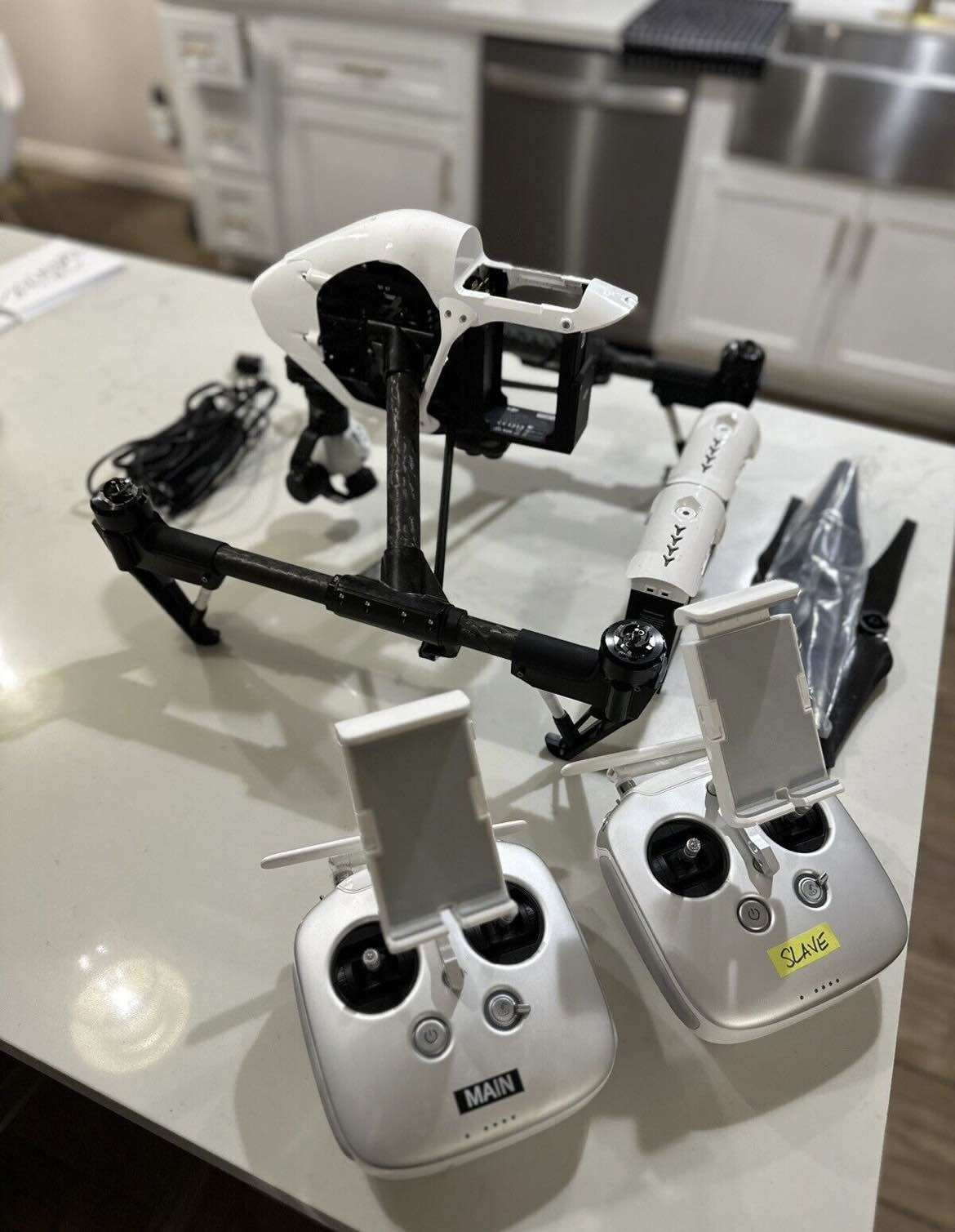 DJI Inspire 1 (T600) Drone w4K Camera 3-Axis Gimbal 2 Controllers 2 ...