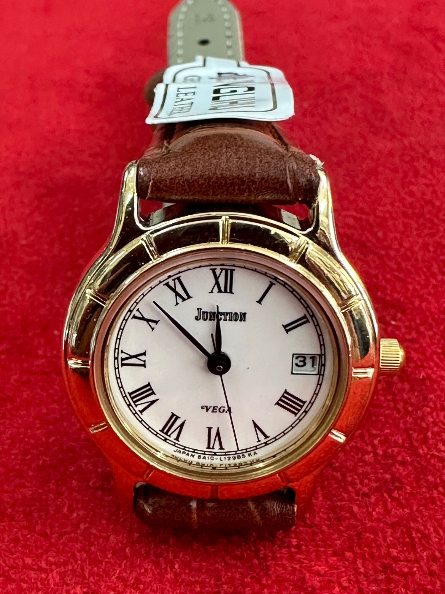 VEGA JUNCTION Quartz ตัวเรือนทองชุบ นาฬิกาผู้หญิง มือสองของแท้ | Lazada ...