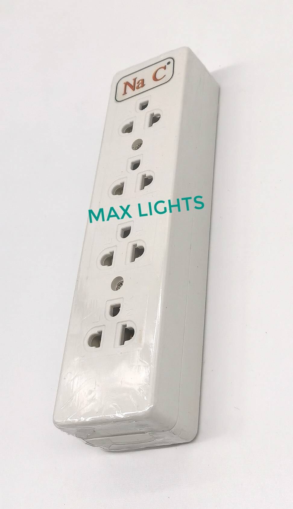 ปลั๊ก ลอย 4 ที่ มี กราวน์ เต้ารับ 4ช่อง 16A 250v - Max lights - ThaiPick