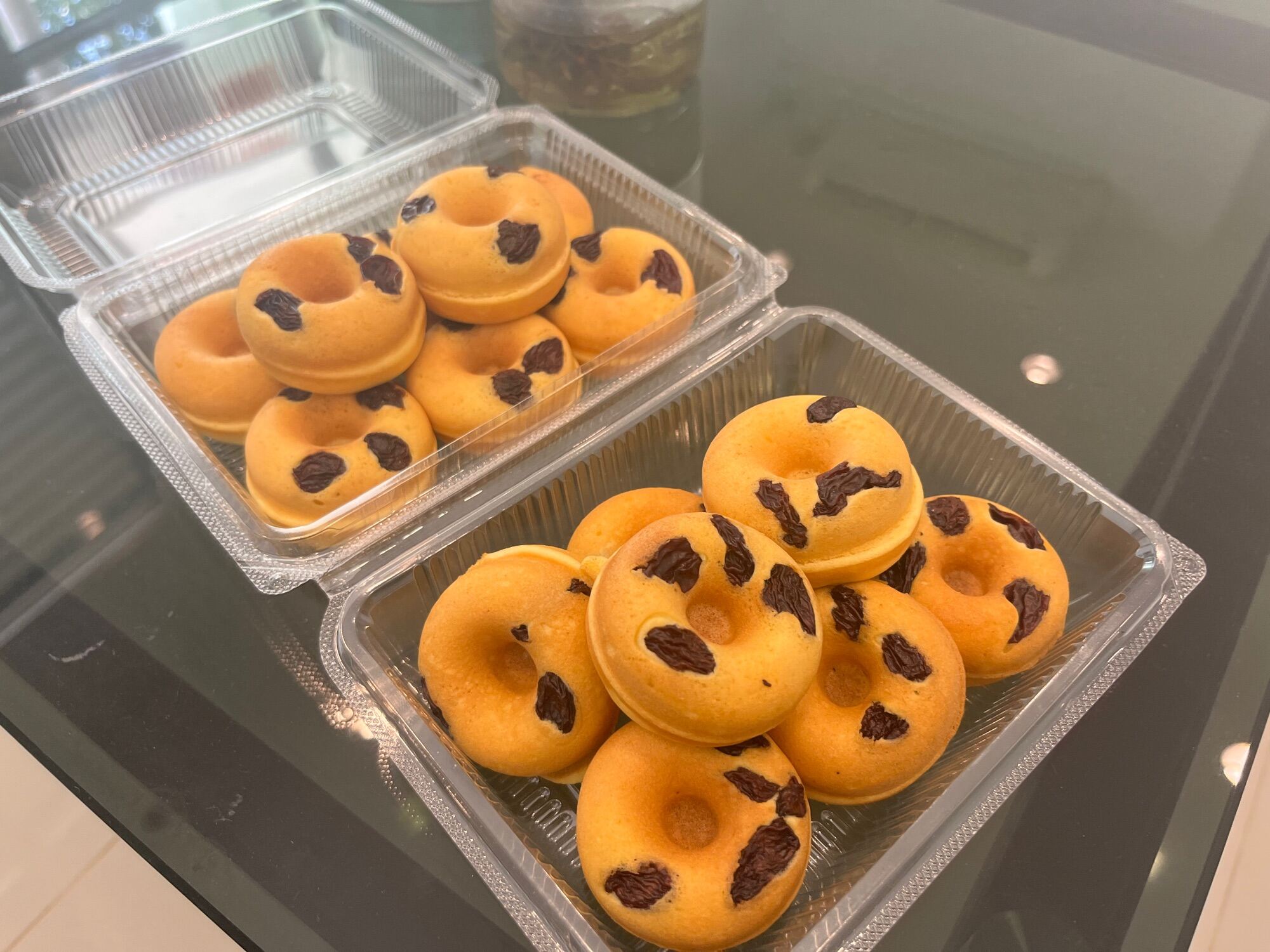 แป้งโดนัทจิ๋วกึ่งสำเร็จรูป พร้อมเนยและกลิ่น - Karakate shop - ThaiPick