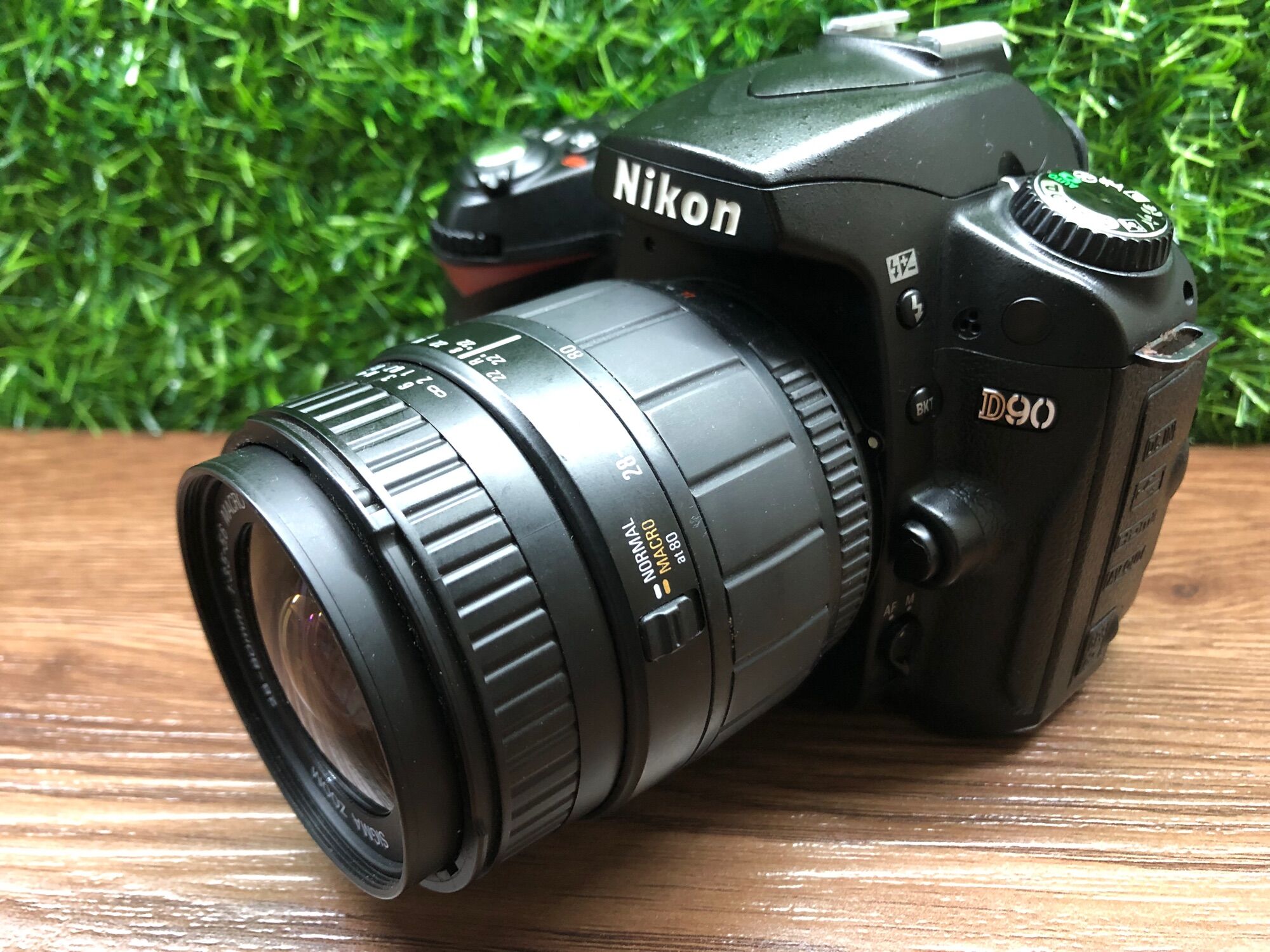 Nikon D90 - A two hands - ThaiPick