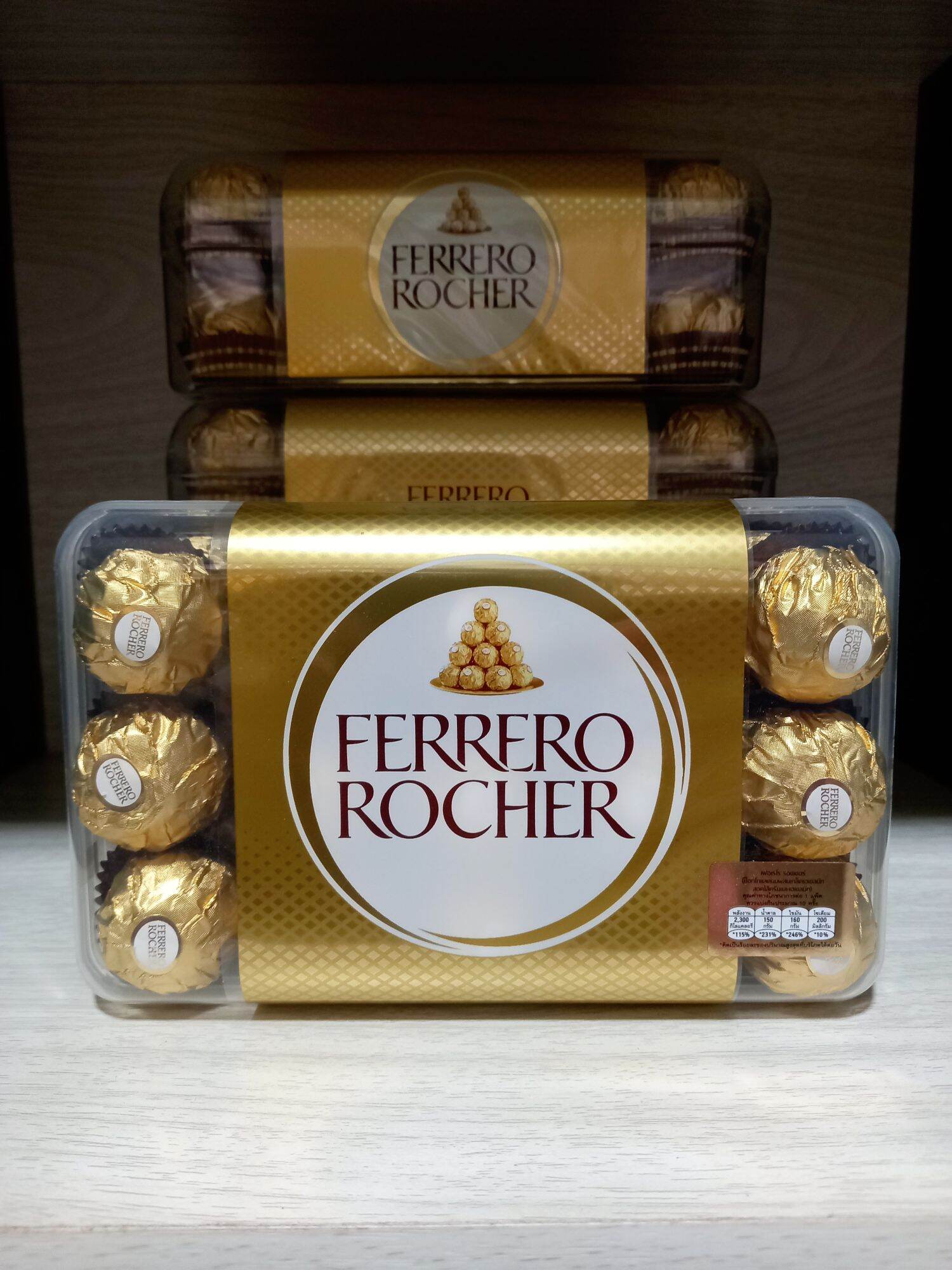 Ferrero Rocher เฟอเรโร รอชเชอร์( ช็อคโกแลตนมผสมเกล็ดเฮเซลนัทสอดไส้ครีม ...