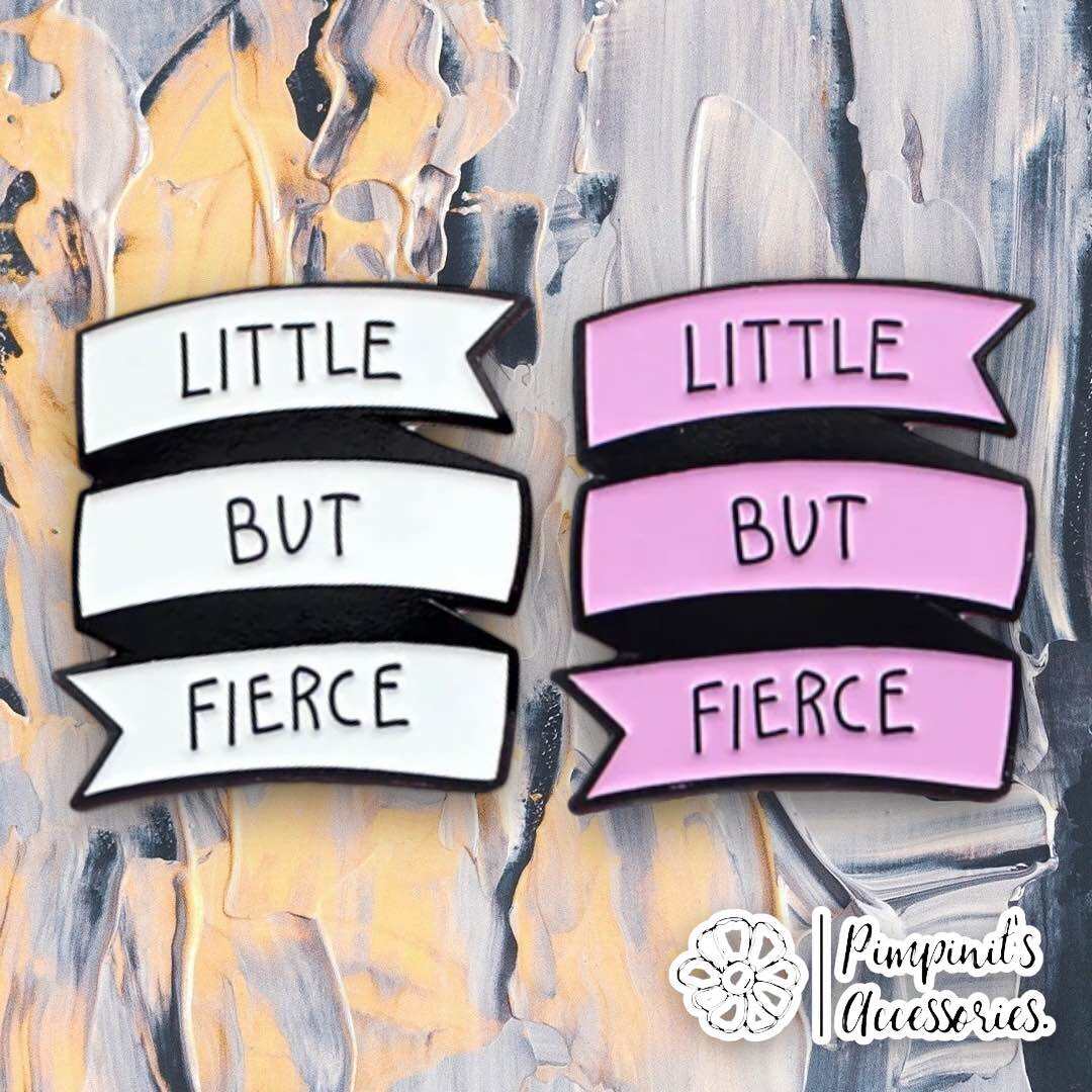 ʕ ᴥʔ พร้อมส่ง เข็มกลัดเซ็ทข้อความ LITTLE BUT FIERCE LITTLE BUT FIERCE ...