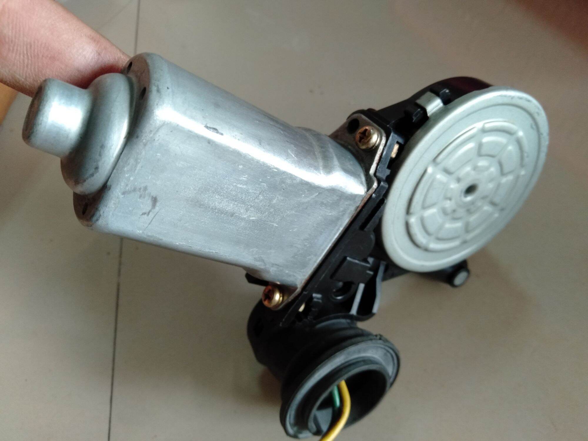 มอเตอร์กระจกไฟฟ้าTOYOTA VIOS ALTIS ประตูหลังขวา สายไฟ2เส้น แท้มือ2ญี่ ...